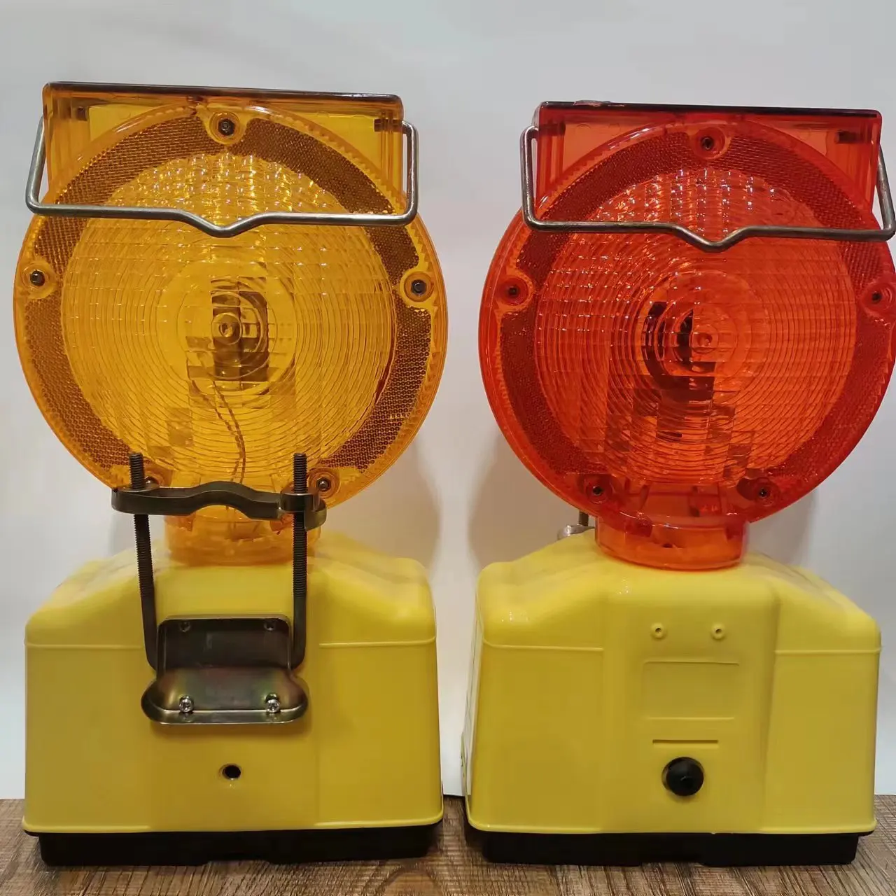 Solar Cell Roadworks Safety Barricade Light Solar Panel Blinker ...