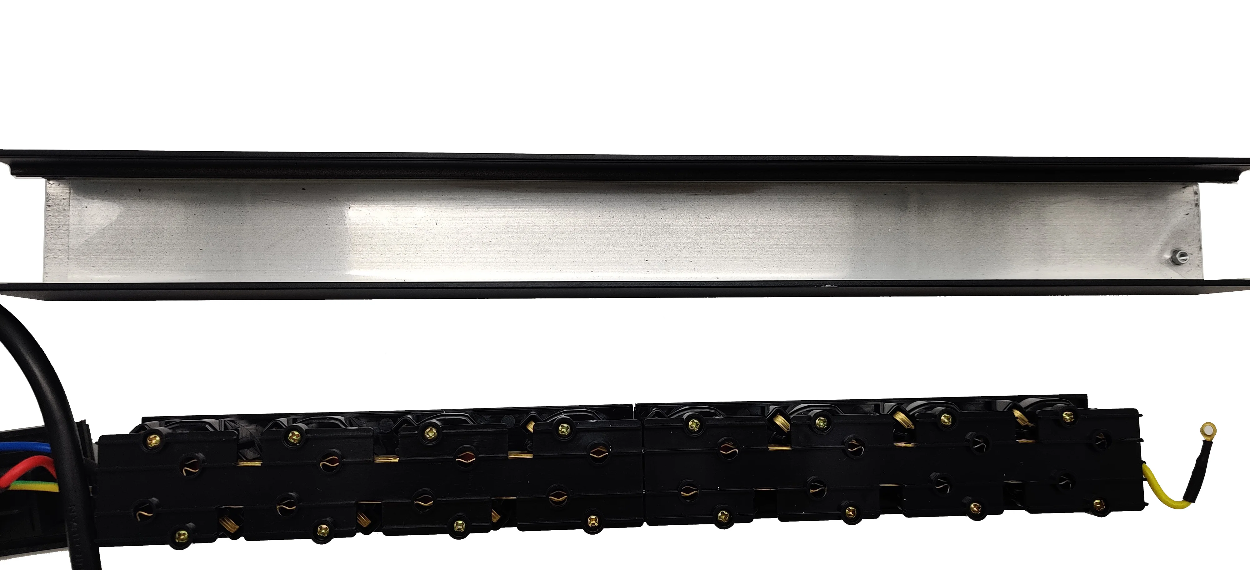 26-bits Iec C13 C19 Vertically Mount Liquid Magnetic Circuit Breaker 485 Tcp/ip Monitoring Smart ...