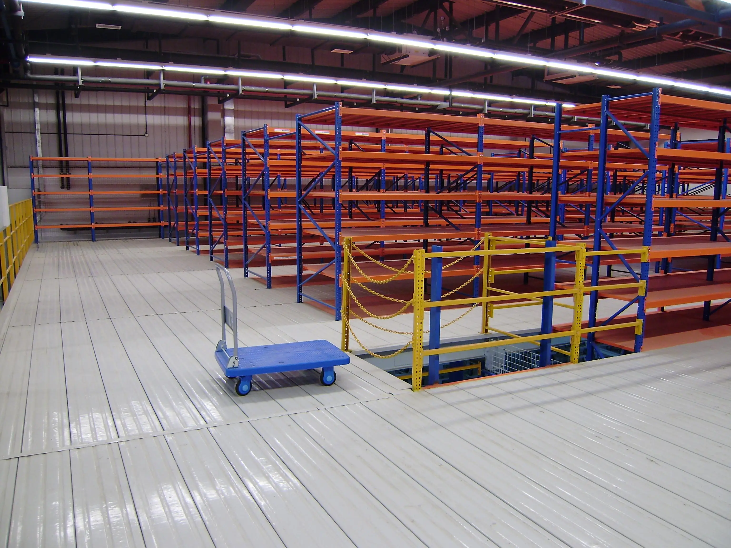 Warehouse Sandwich Multi-layer Shelf Steel Platform Shelf System ...