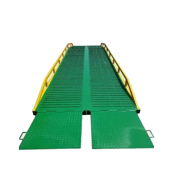 Container Cargo Unloading Platform Boarding Bridge Large Goods Vehicle ...