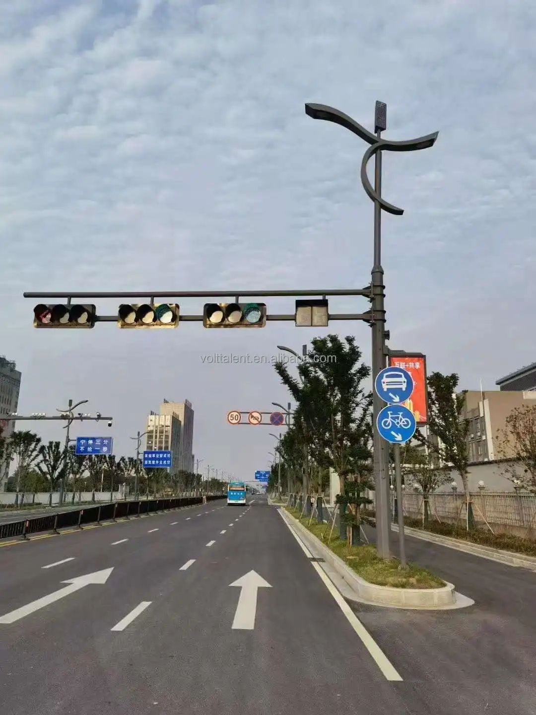 Traffic Signal Lamp Post Octagonal Light Pole Traffic Light Pole ...