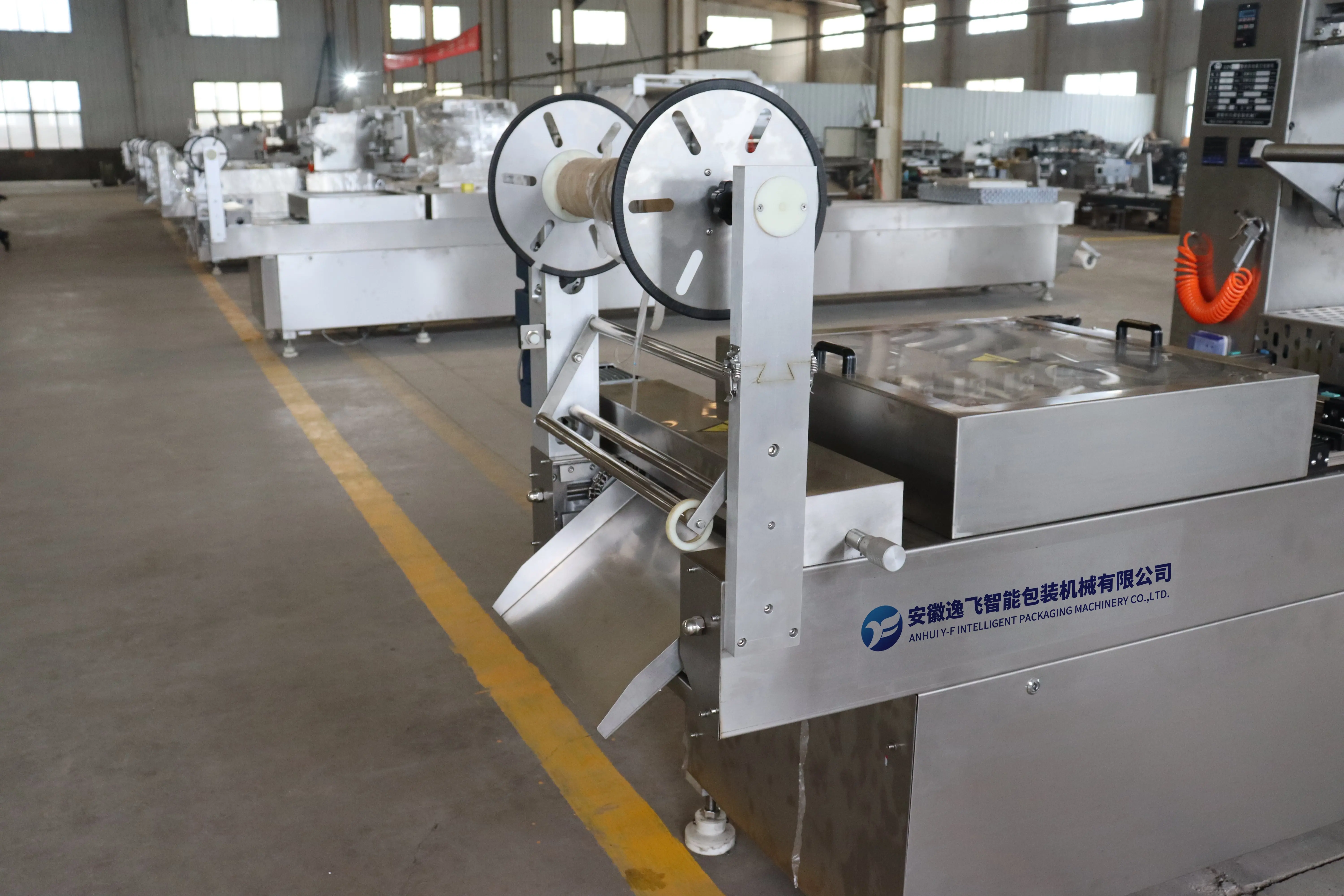 Ham Sausage Automatic Plastic Trays Vacuum Sealing Machine ...