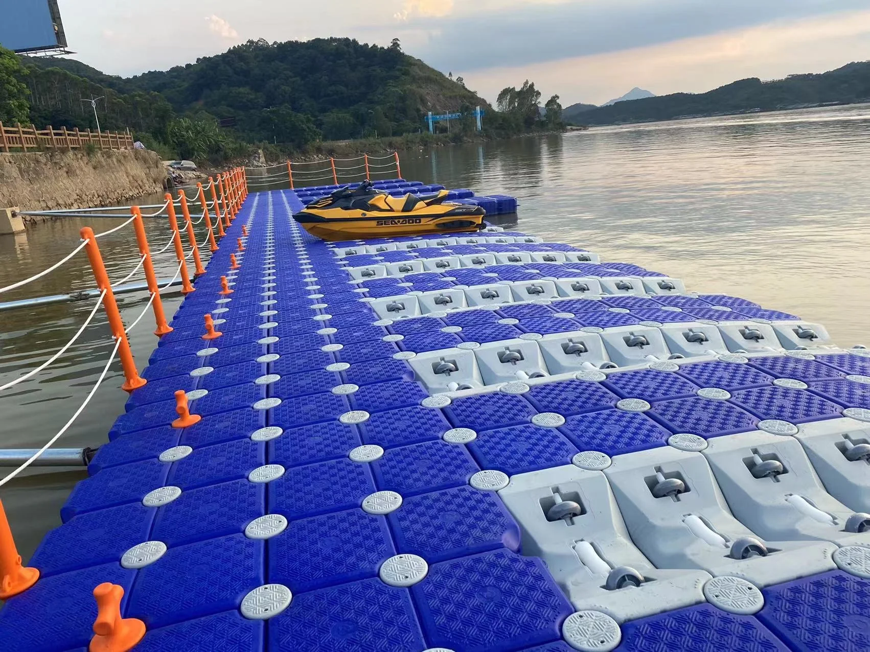 Blue Pontoon Cube Floating Bridge Made Of Hdpe Material For Marina ...