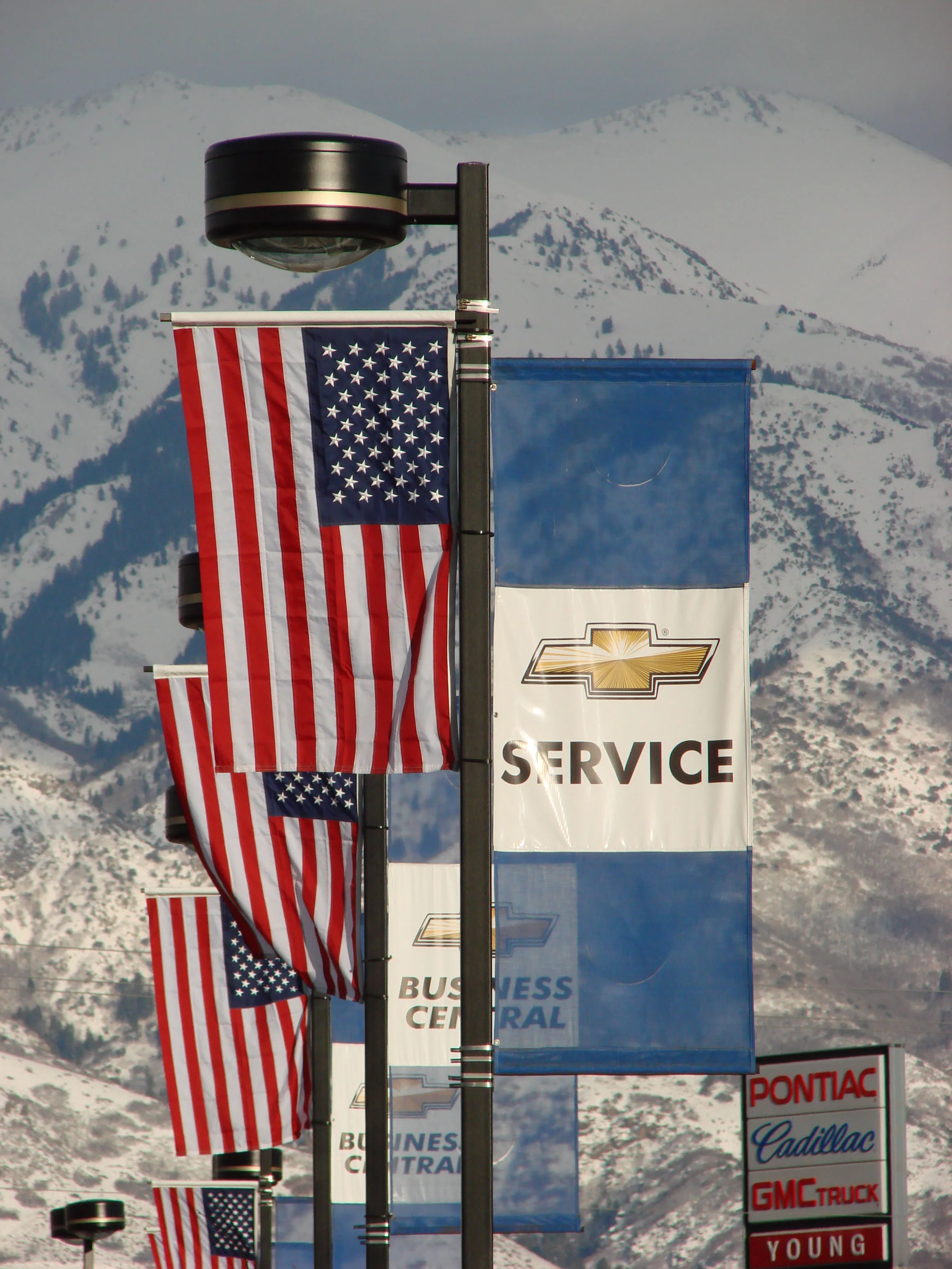 Outdoor Advertising - Efficient Road Lamp Light Pole Banners