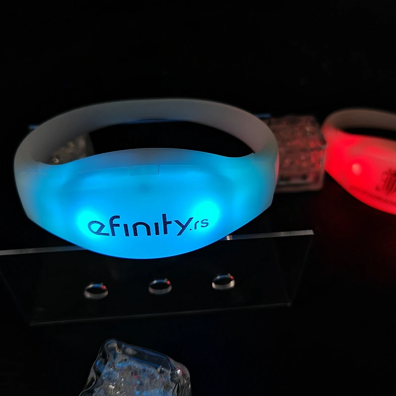 RICHSHINING Hot Selling LED Bracelet Wireless Control Silicone RGB ...