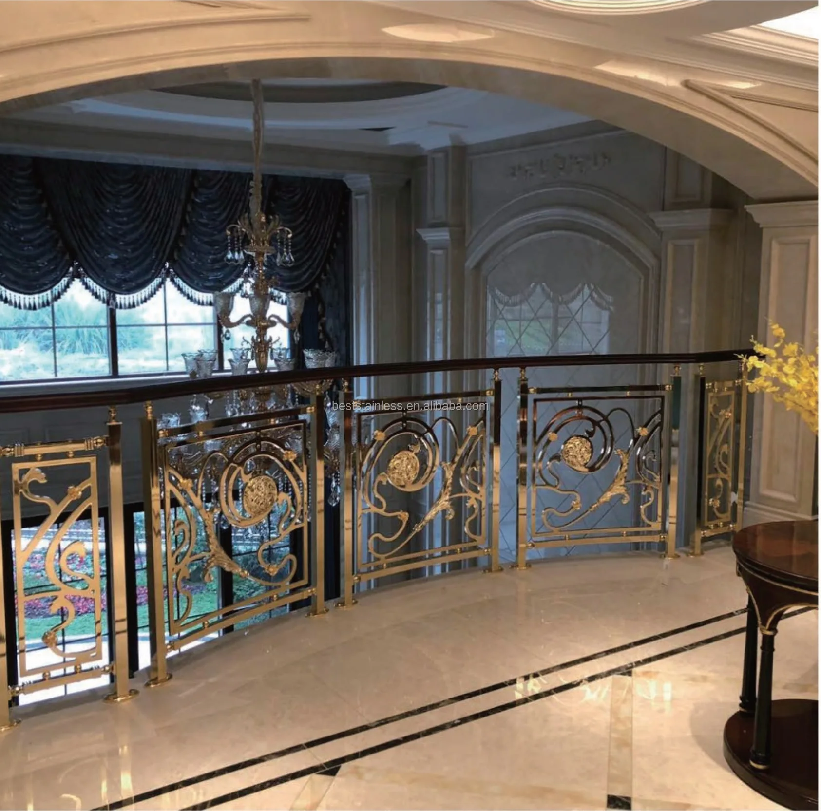 Luxury Resort Villa Solid Wood Handrail Gold Aluminum Curved Stairs