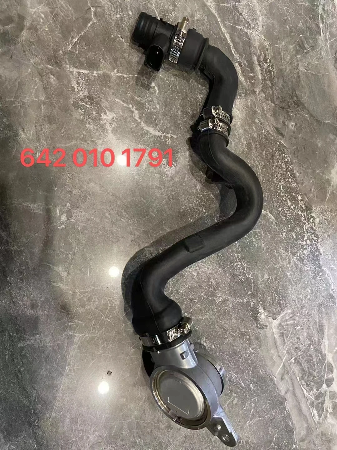 Car Parts Engine Breather Pressure Valve Assembly with Hose for Merce ...