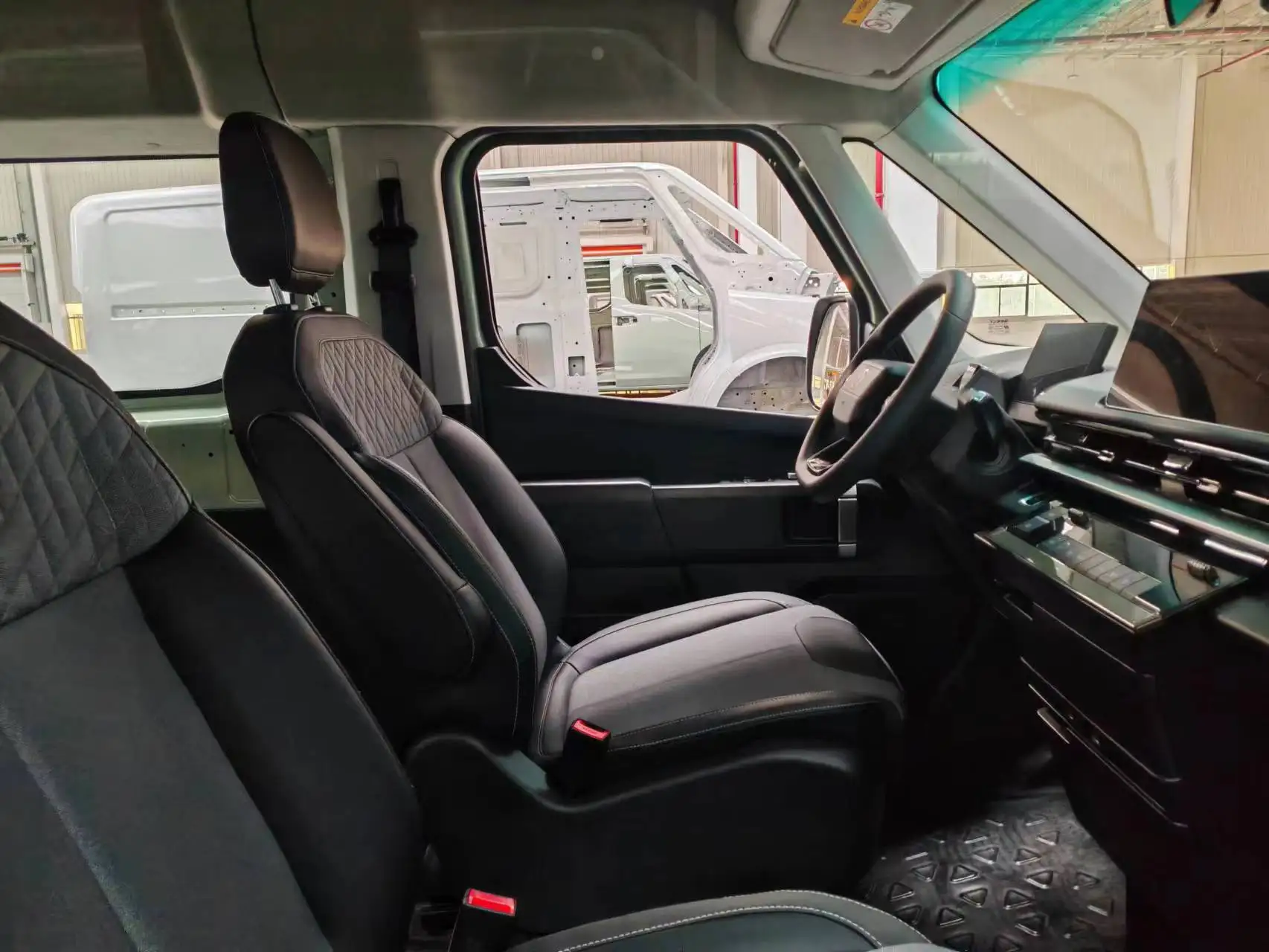 Geely Super Van EV - Extra-Large Space Electric Cargo Van