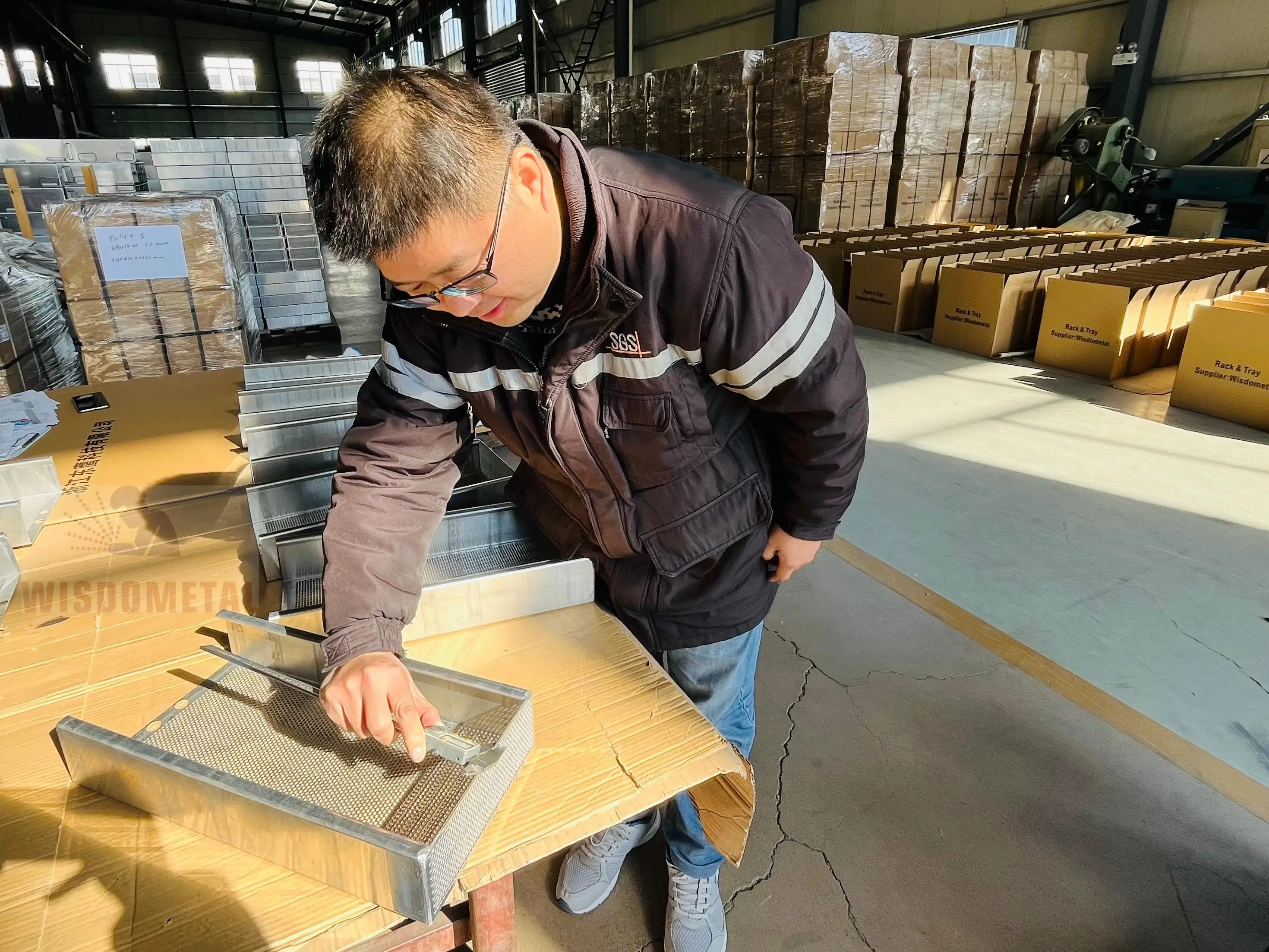 OEM Fabric Vinyl Roll Stand 360 Caster Durable and Stable Metal Vinyl Wrap Roll Storage Cart ...