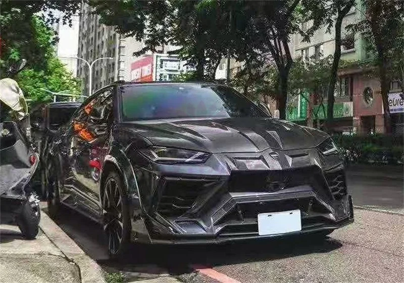 Lamborghini URUS M Style Body Kit - Carbon Fiber Enhancements