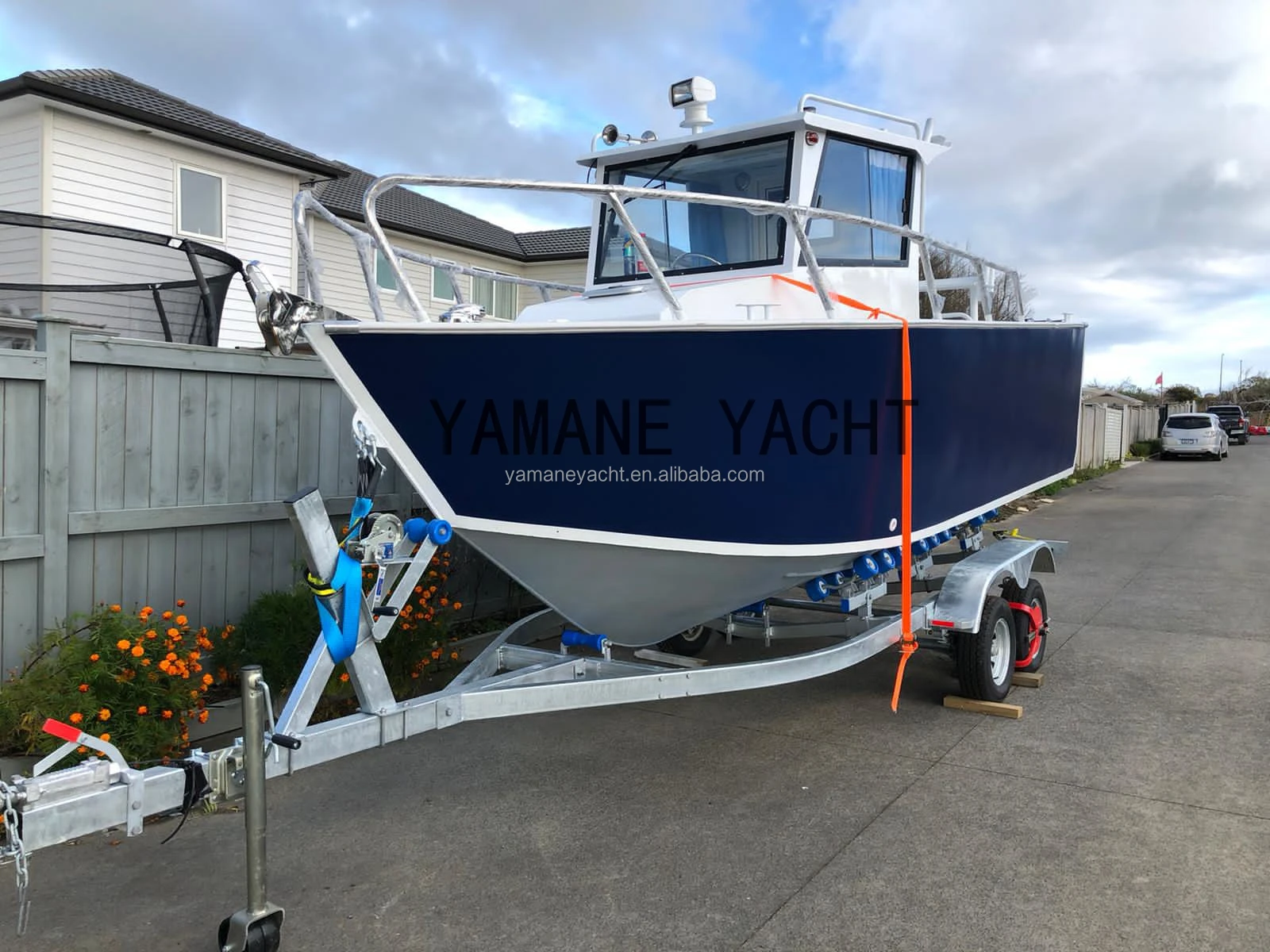Yamane Yacht - 9m Sport Fishing Boat with Enclosed Cabin