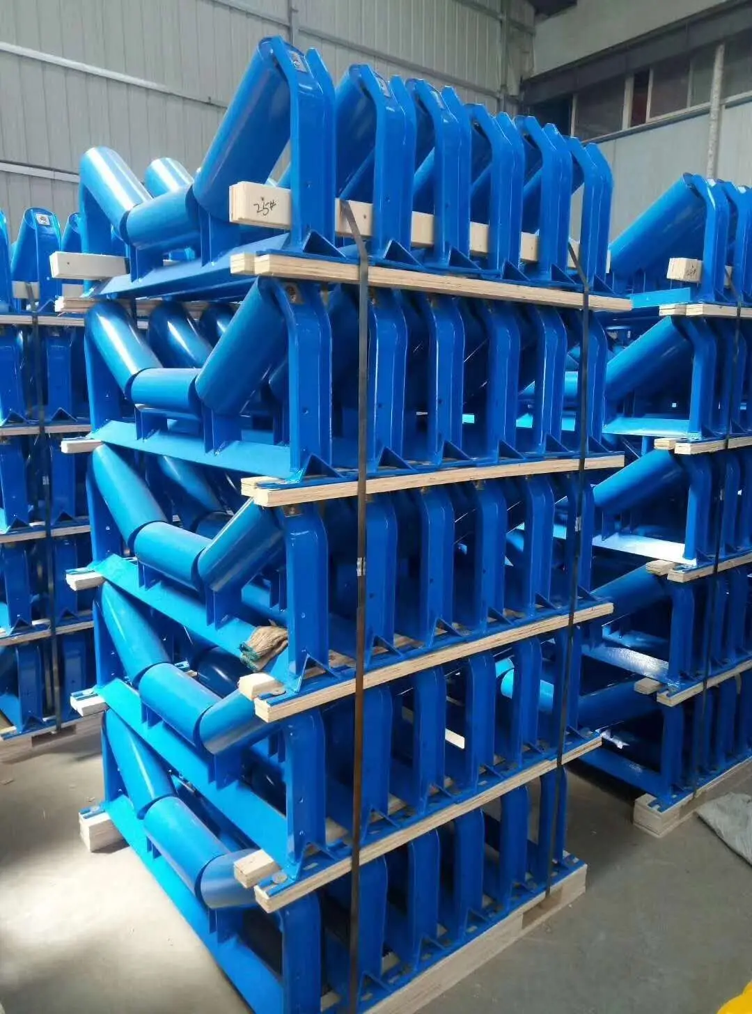 Heavy Duty Steel Conveyor Belt Iron Frame Carry Trough Idler Rollers ...