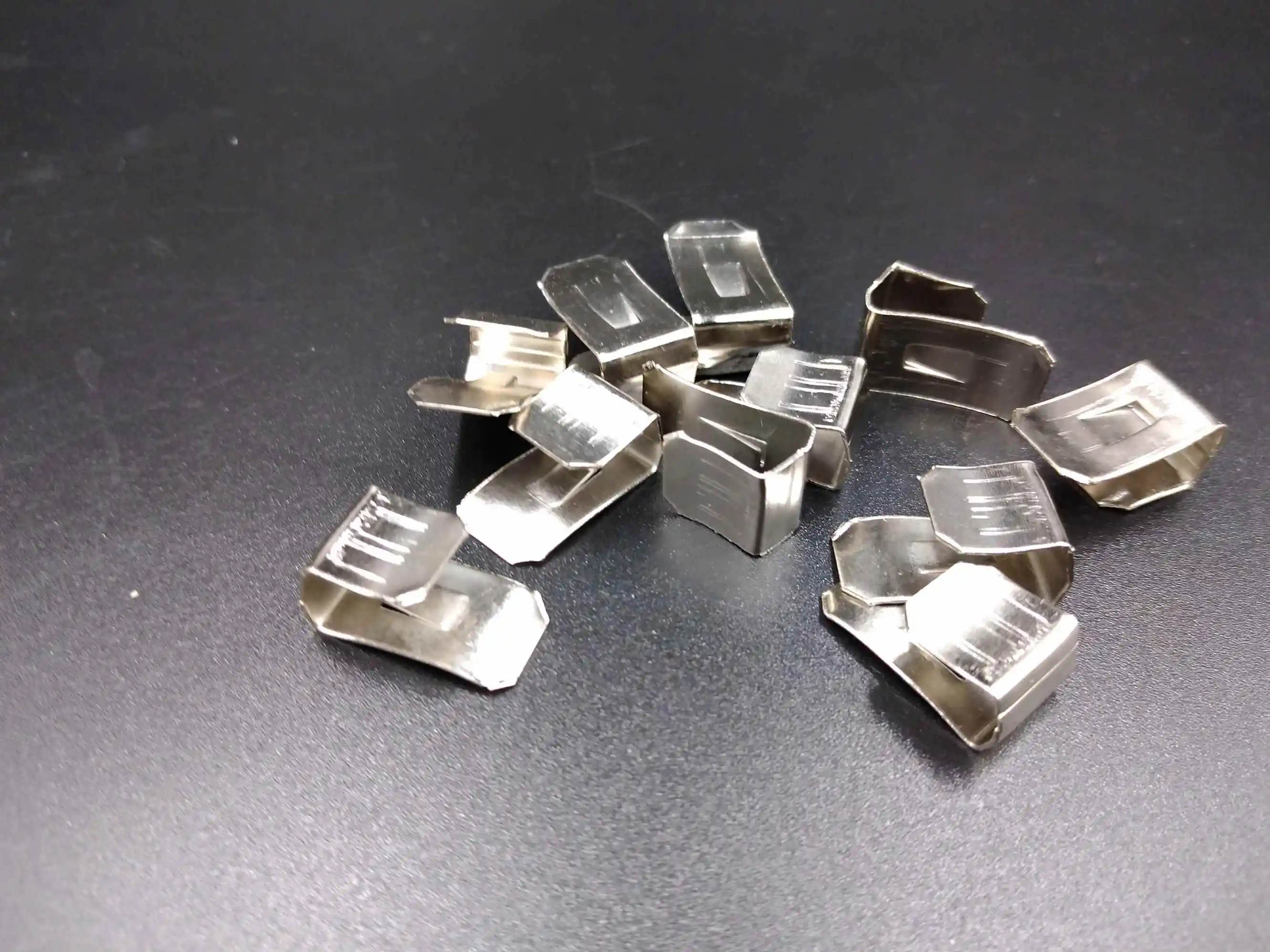 Metal Clips for Round Paint Tin Cans - Secure & Durable