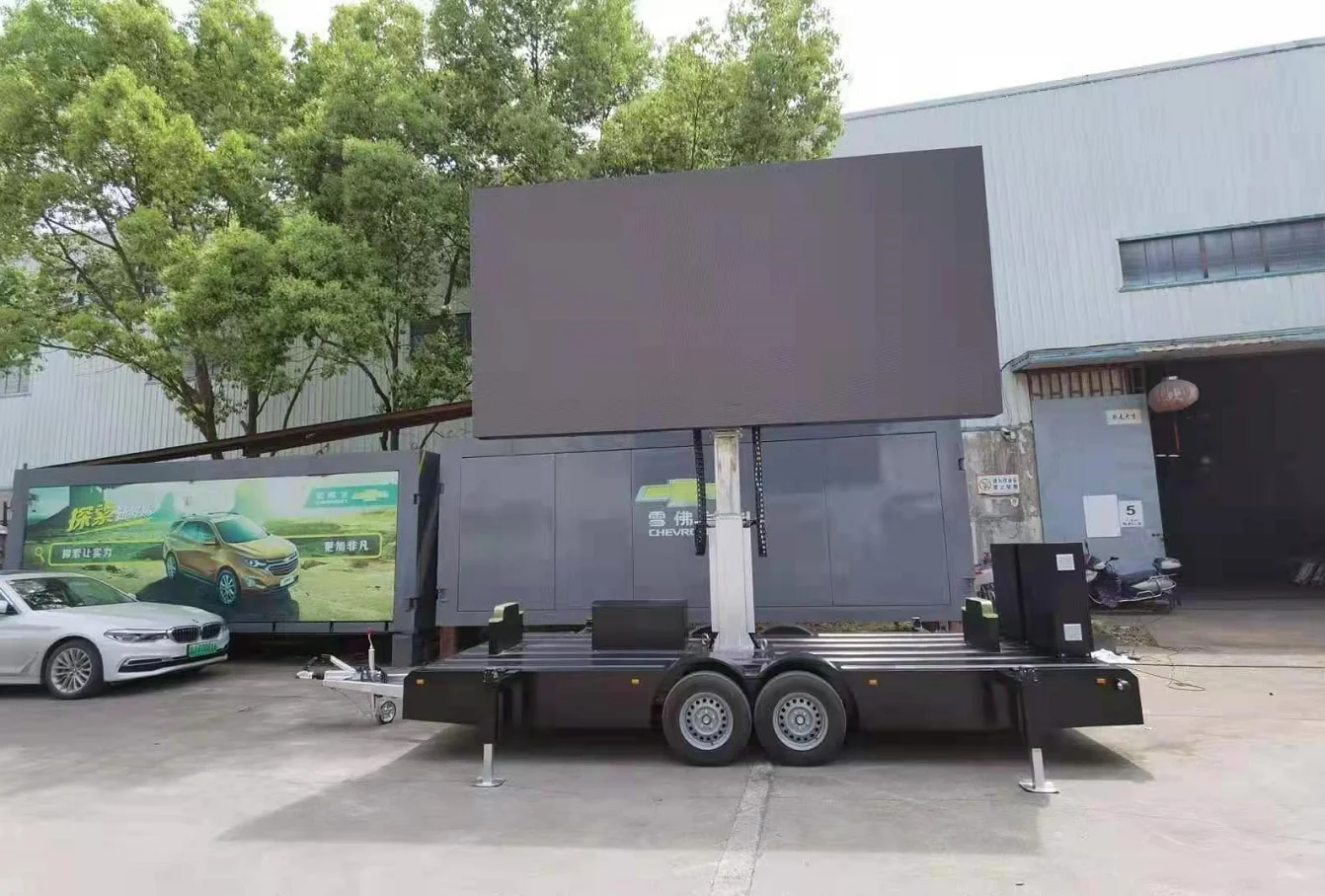 Outdoor Full Color LED Mobile Trailer Screen P4mm - 7000nits
