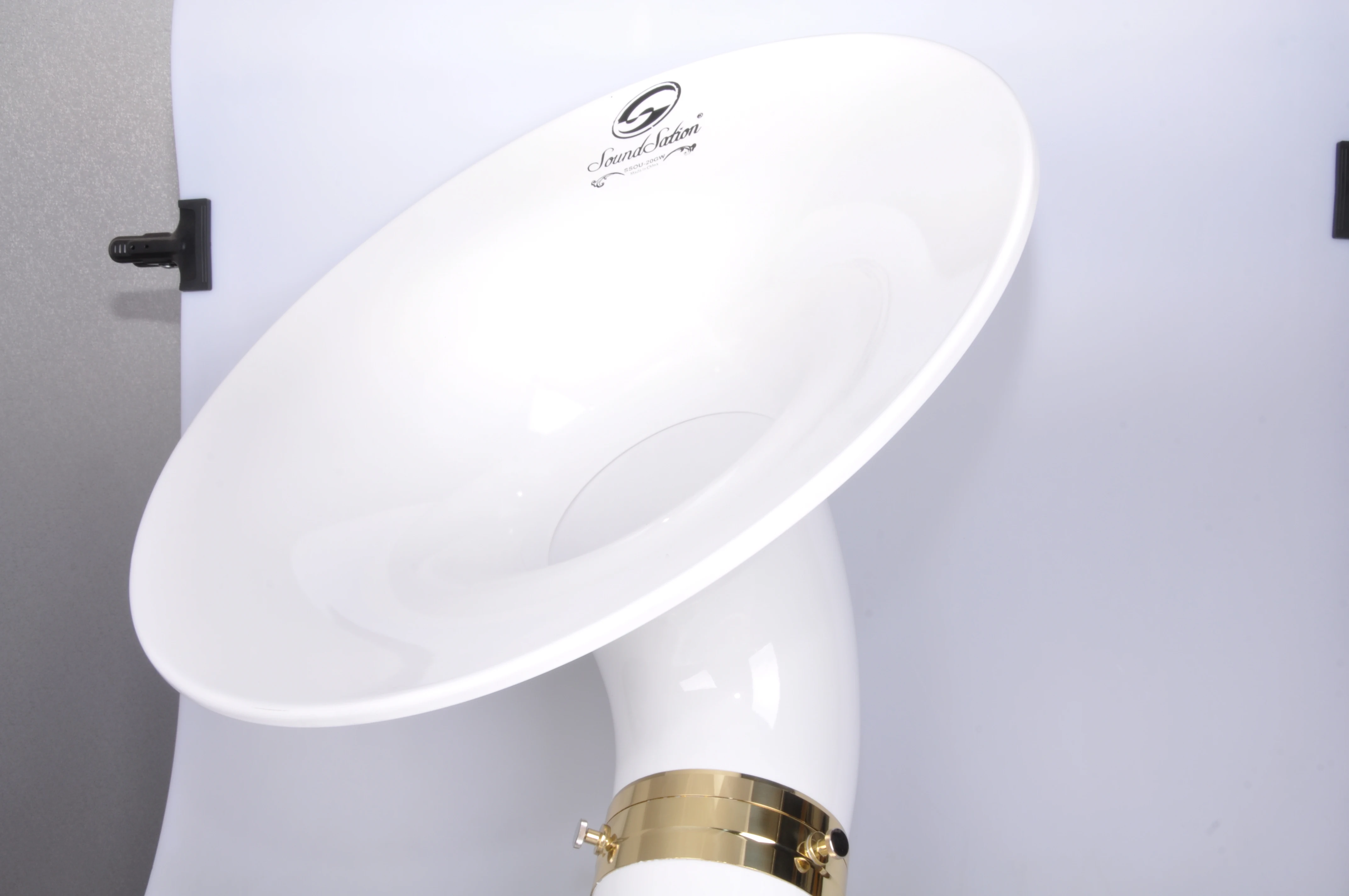 3 Valves Brass Instrument Fiberglass Sousaphone (SS-S330W)