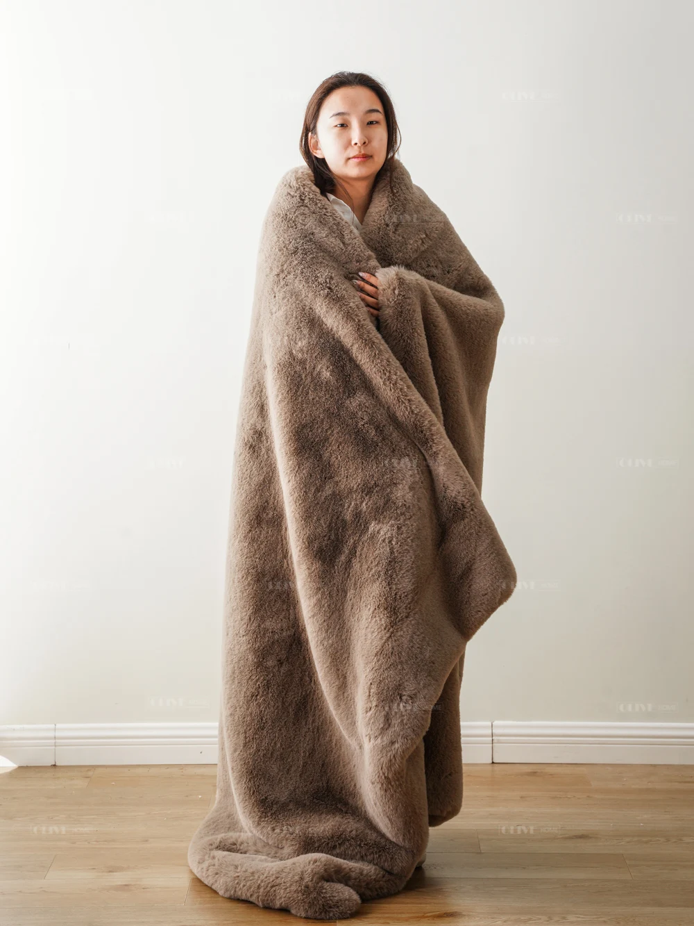 Greige Marshmallow Faux Fur Queen Blanket - Soft & Durable
