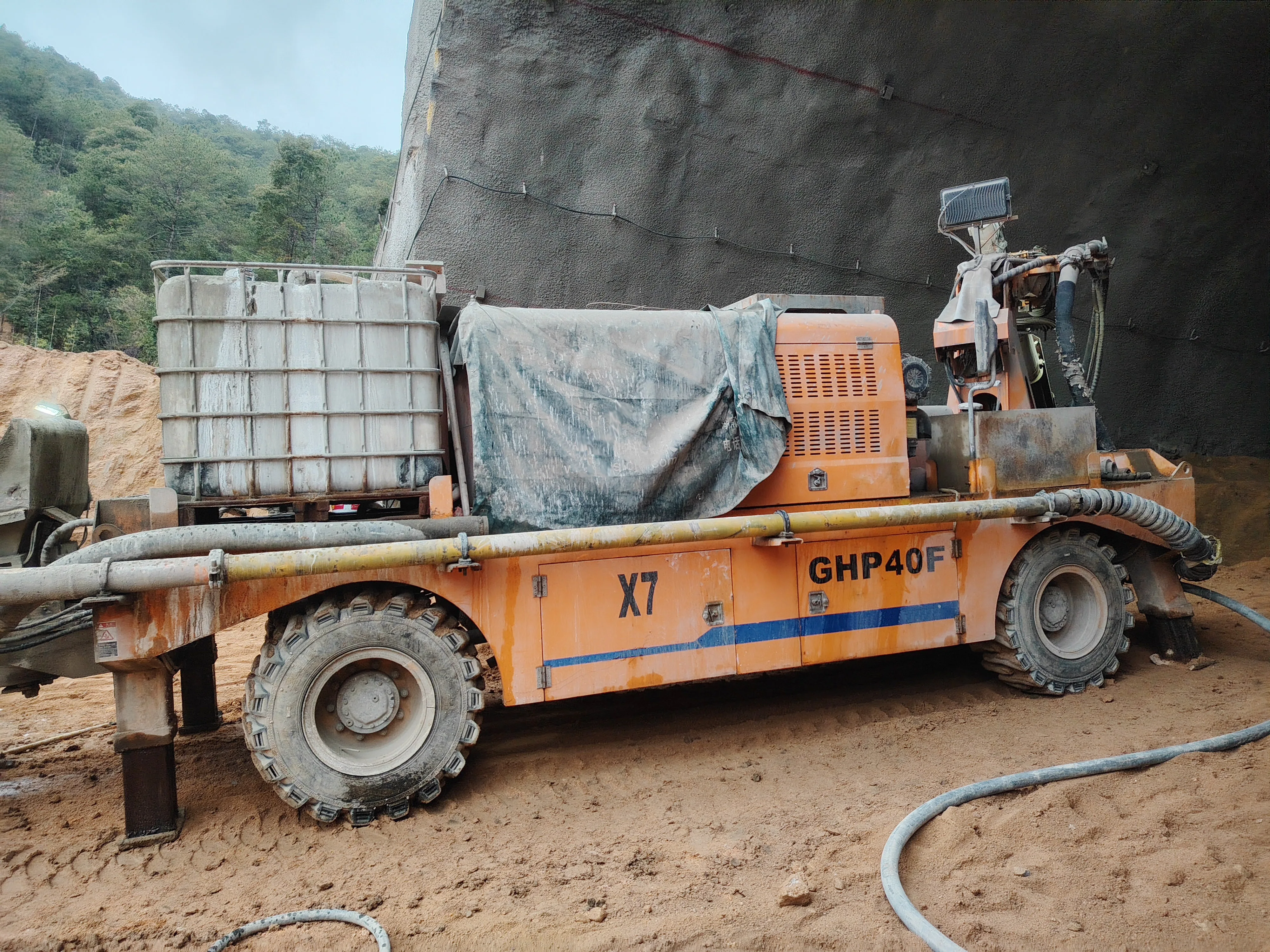 shotcrete truck concrete spray machine/truck mounted wet shotcreting ...
