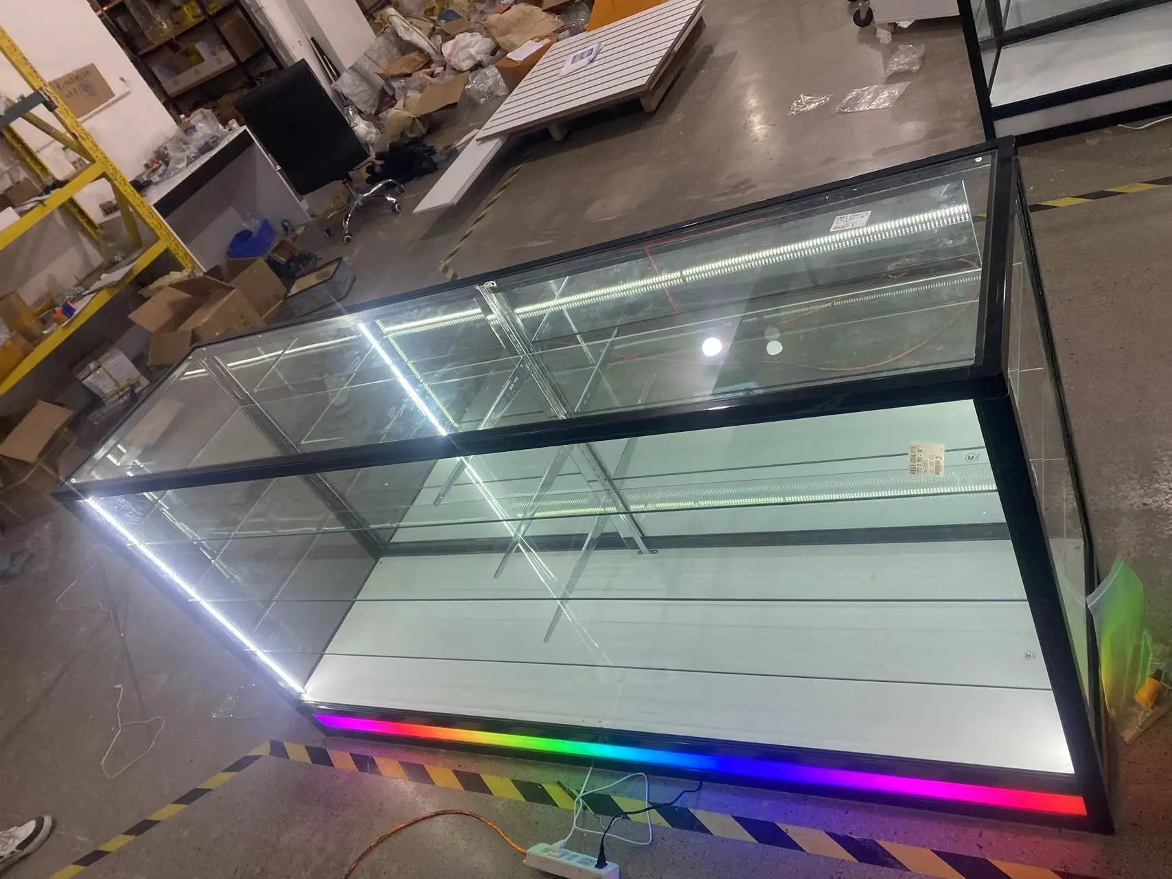Customized Toughened Glass Showcase with LED Lighting