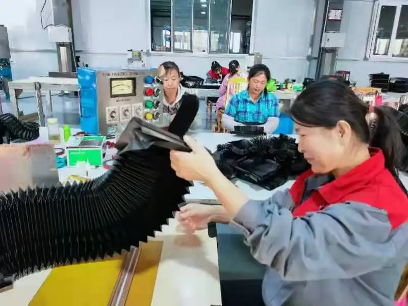 Professional Retractable Machine Guarding Plastic Accordion Way Covers ...