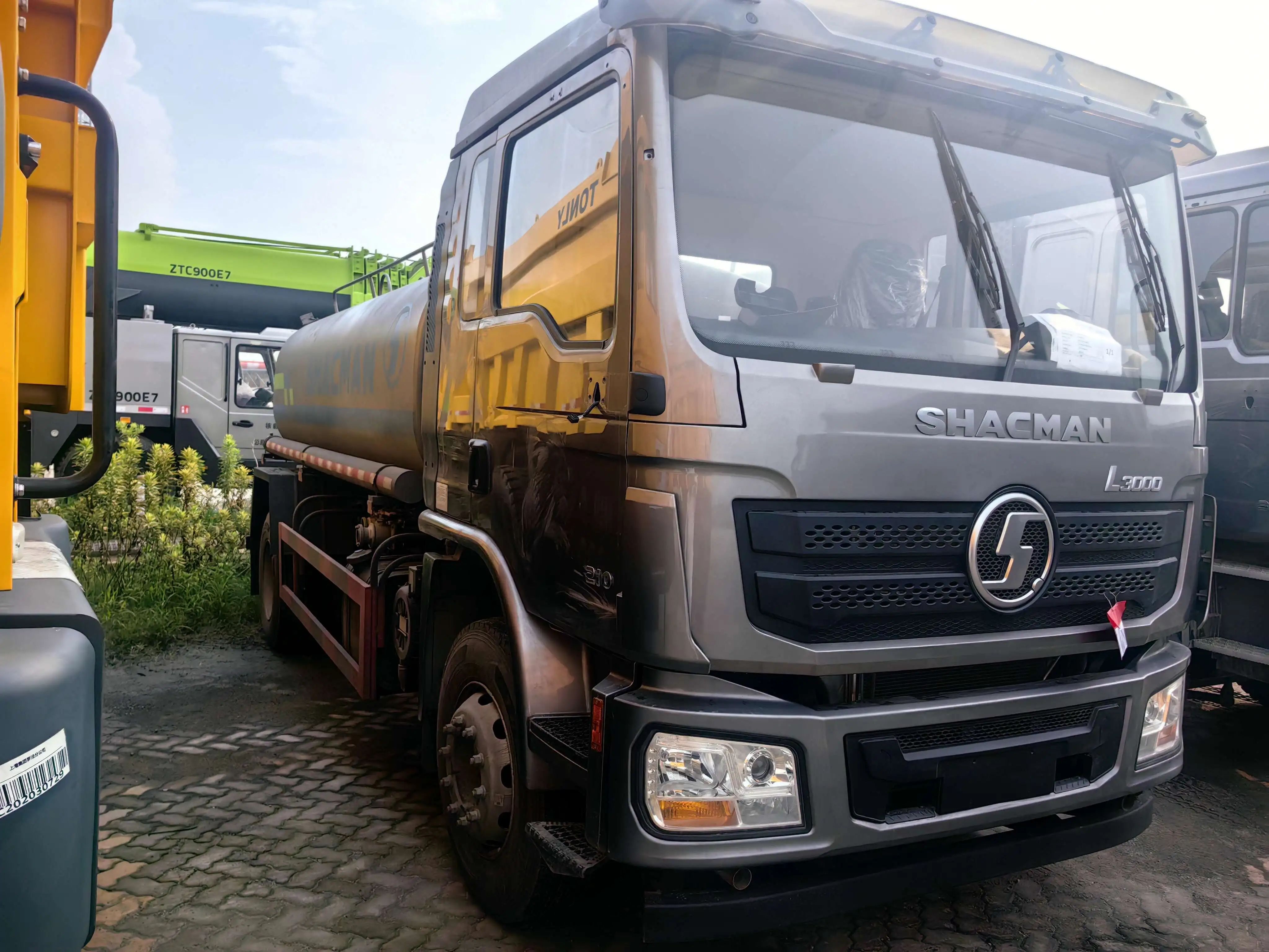 SHACMAN SX5185GSS8J451 - 10cbm Water Tank Truck in Algeria
