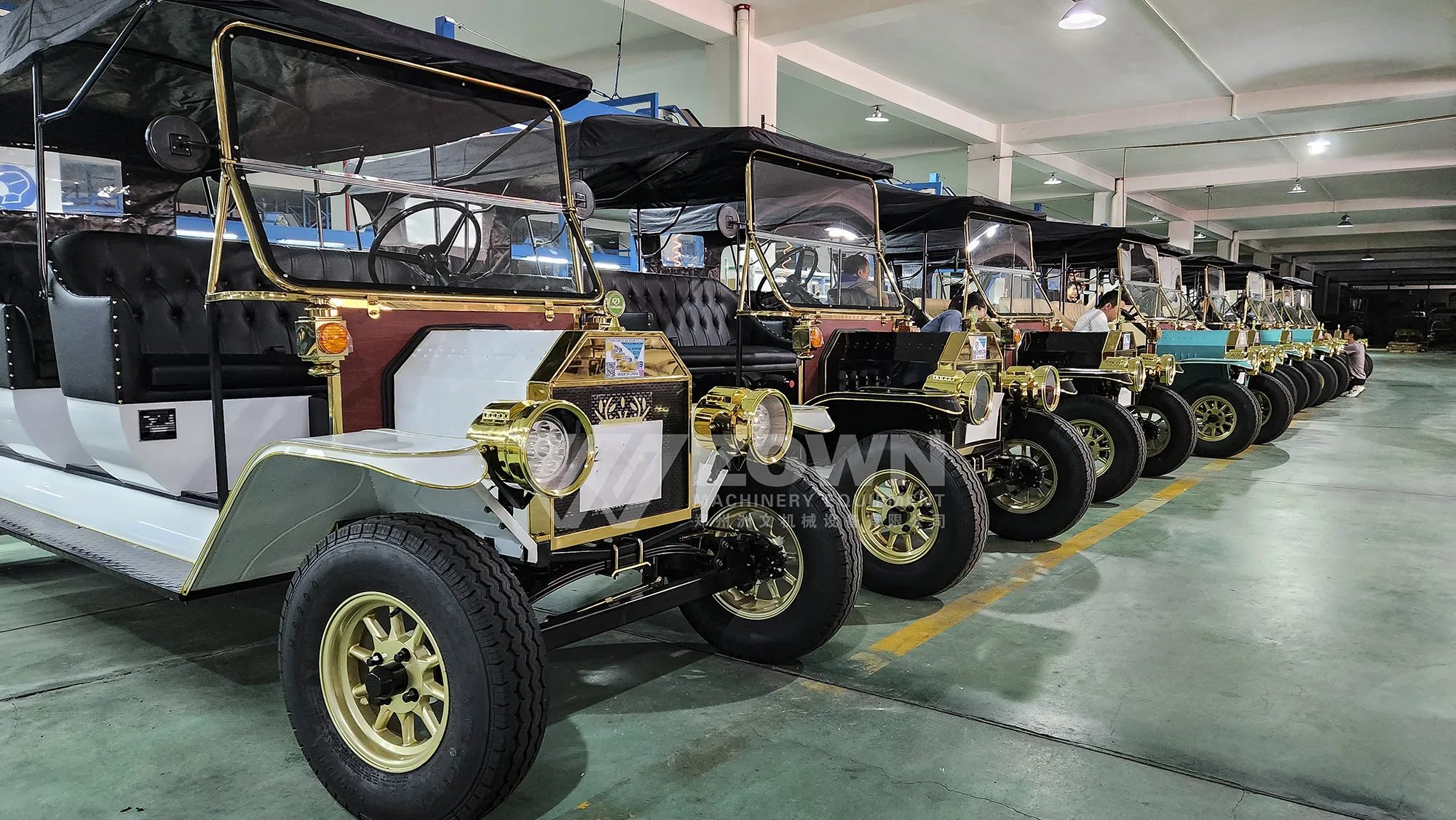 Tourist and Sightseeing Vintage Classic Car/Electric Retro Vintage Classic Car New 4 Seats ...