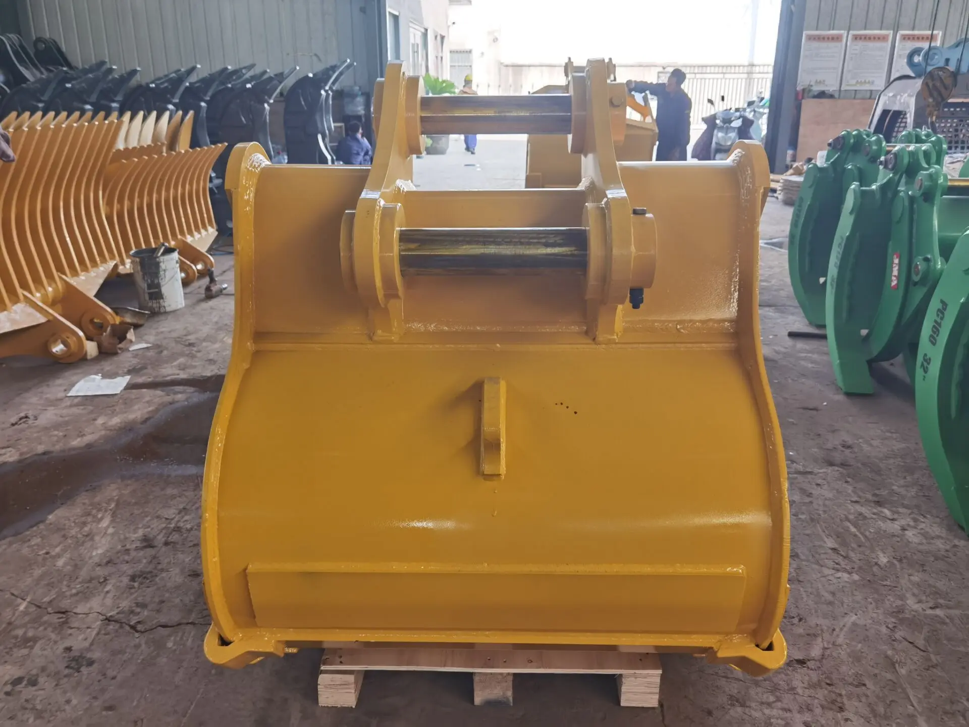 25 Ton Backhoe Excavator Bucket - Reinforced Rock Digging