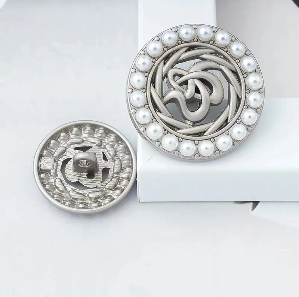 High Quality Round Gold Sliver Metal Buttons for Women Coat Clothing ...