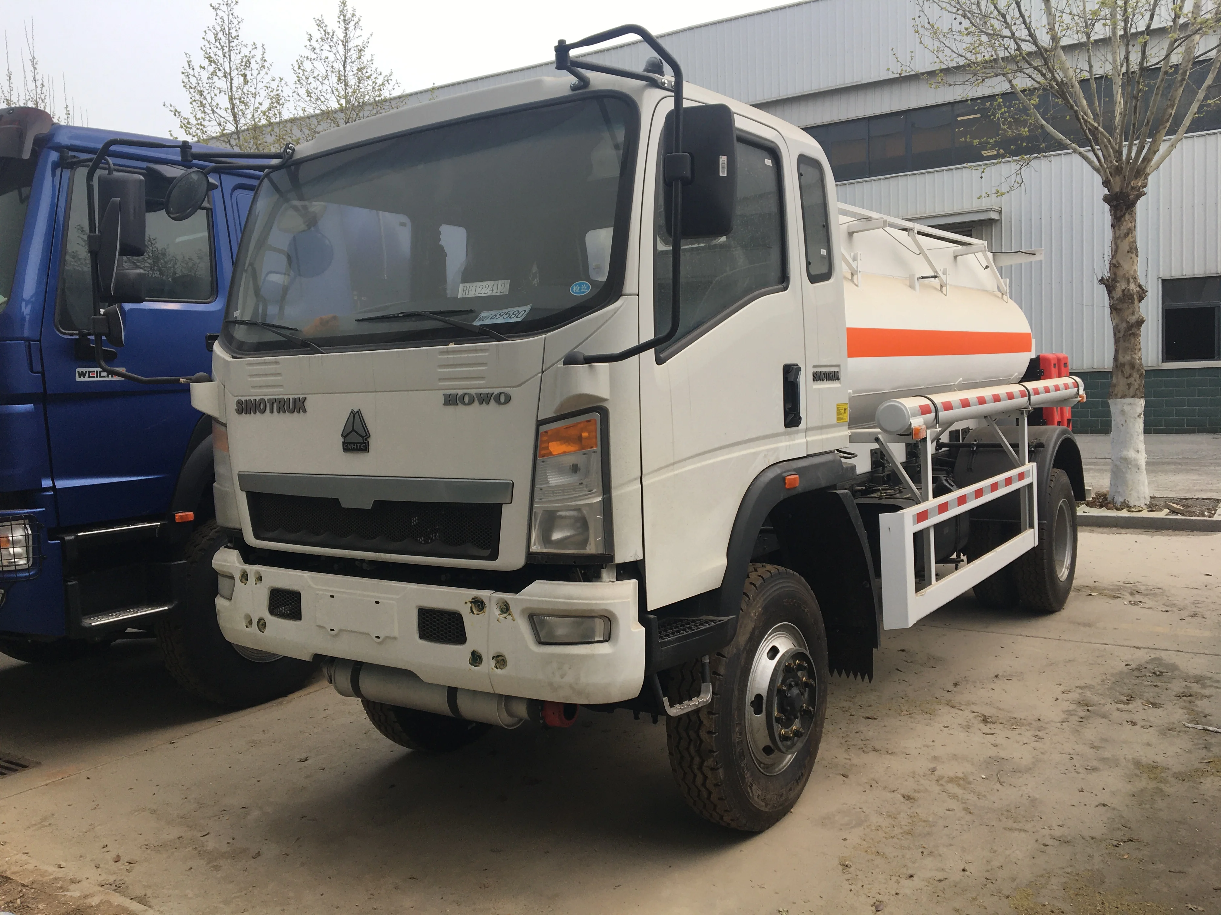 SINOTRUK HOWO 5 Ton Mini Fuel Tanker Truck - 5 M3 Capacity