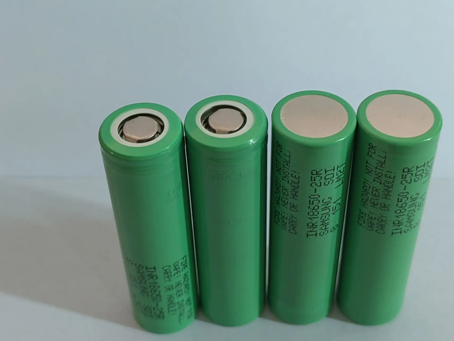 18650 Inr18650-25r Inr18650 25r 25rm 3.7v 2500mah 20a 8c High Drain ...