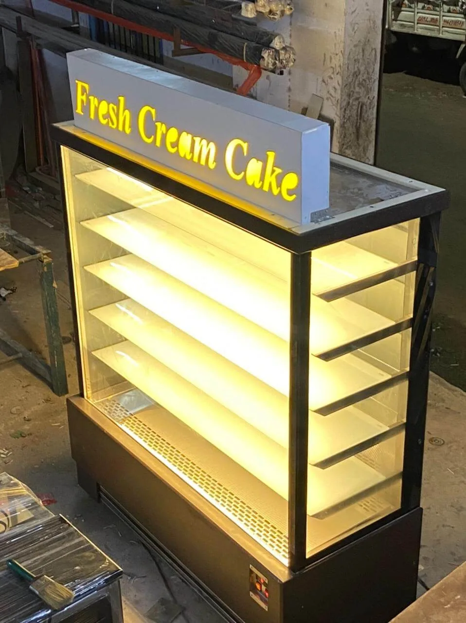 Luxury Cake Display Counter with LED Glass Showcase & Refrigeration ...