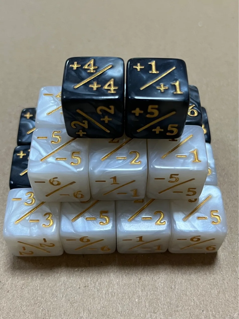 16mm D6 Dice Counters +1/+1 and -1/-1 for Table Games