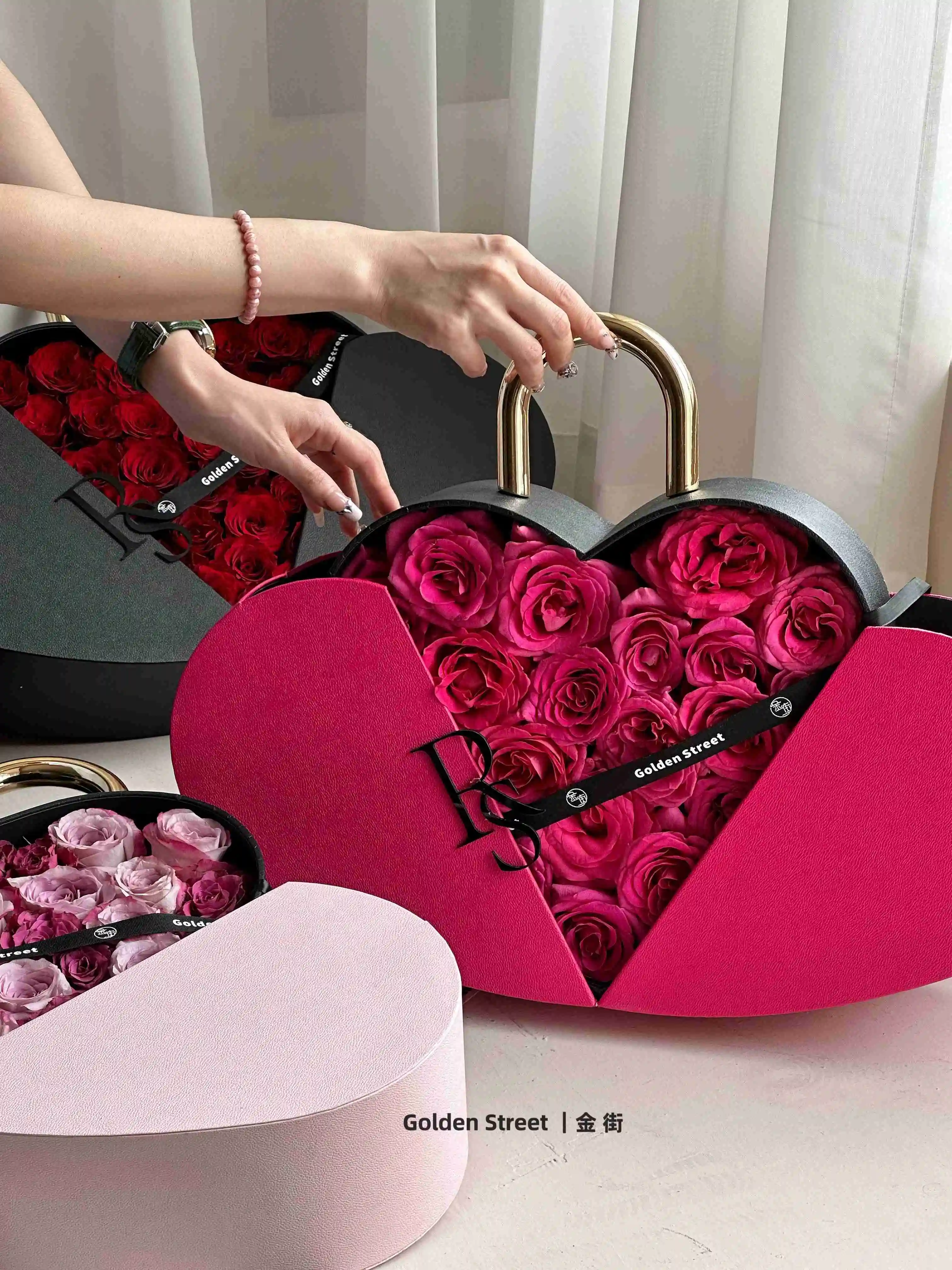 Double Love Hand Held Valentine's Day Sink Proof Flower Gift Box