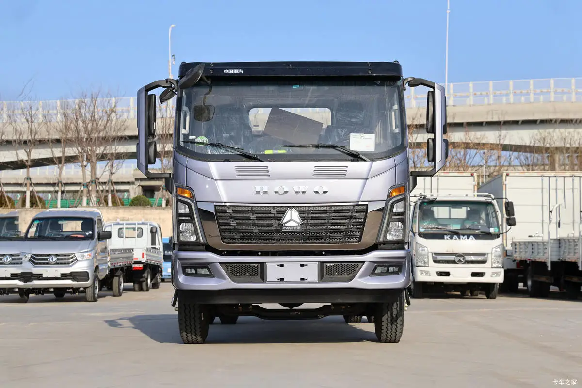 SINOTRUK HOWO Commander Mountain Drivers 2.5L diesel 180 Horsepower 12 ...