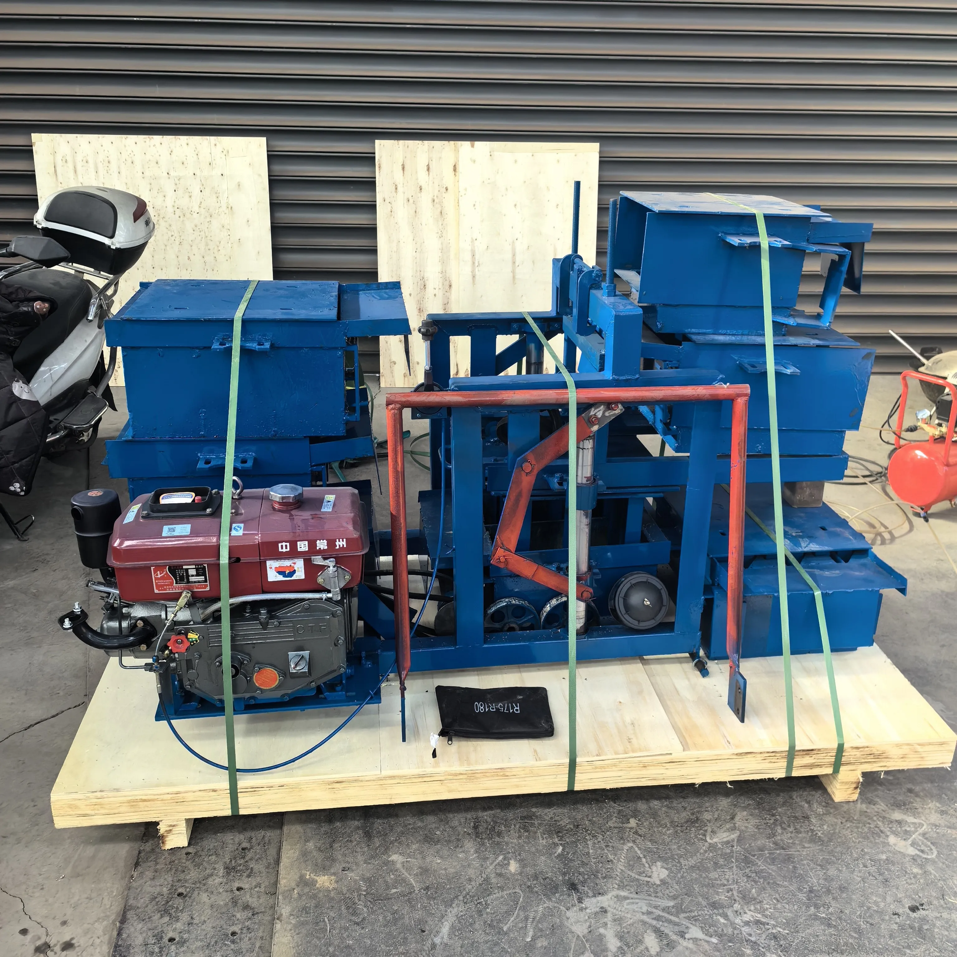 Mobile Precast Concrete Revetment Block Molding Machine With Hopper ...
