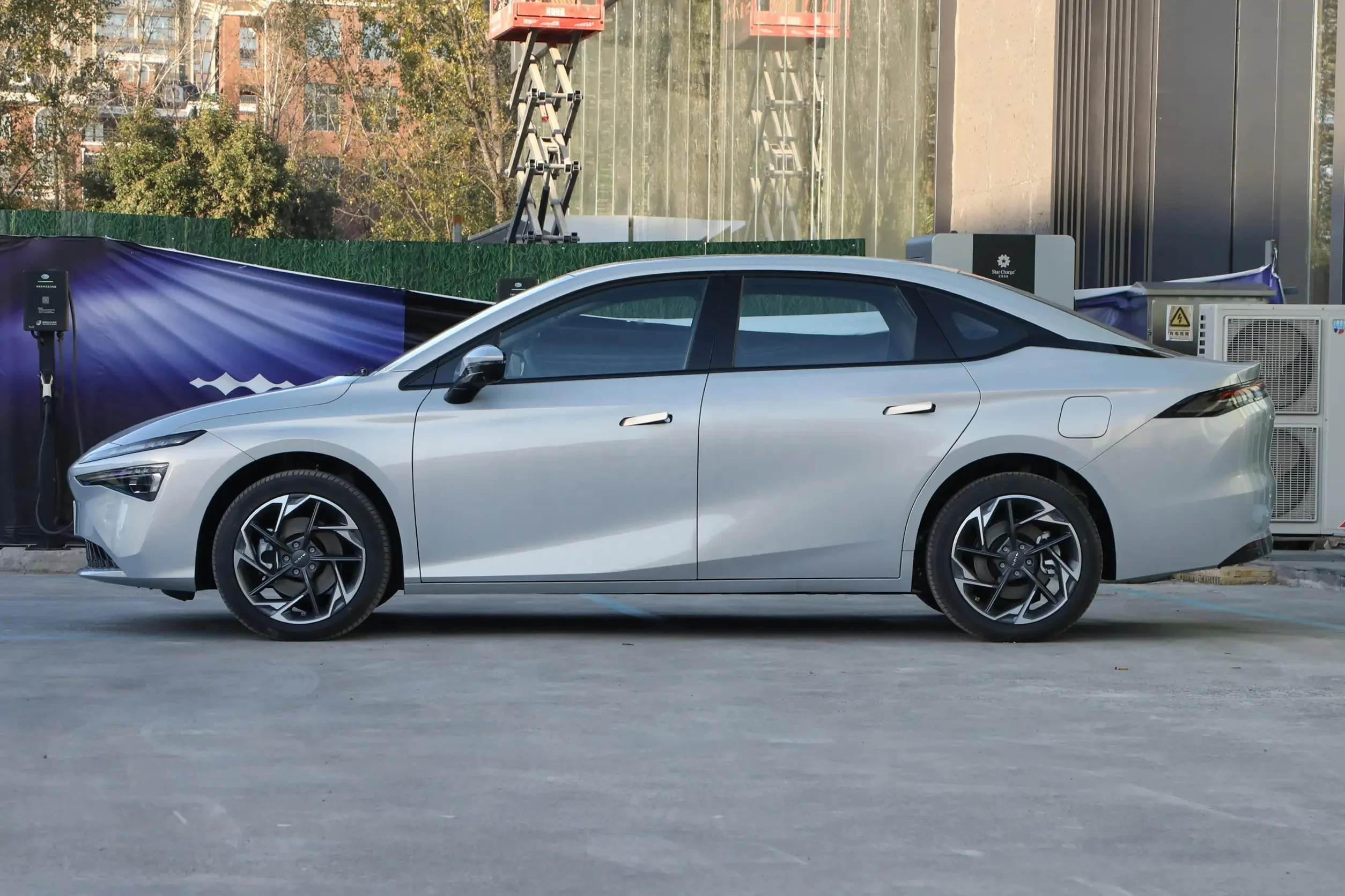 Gac Aion 2024 High Performance 610km Long Range Electric Vehicle 4door-5seat Sedan Gac Aion S ...