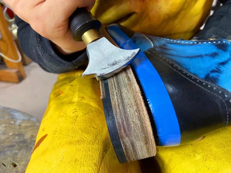 Alibaba.com: Leather Craft Shoemaker Tool Set with Knife, Cutter, Punch, and Awl for Sole Heel ...