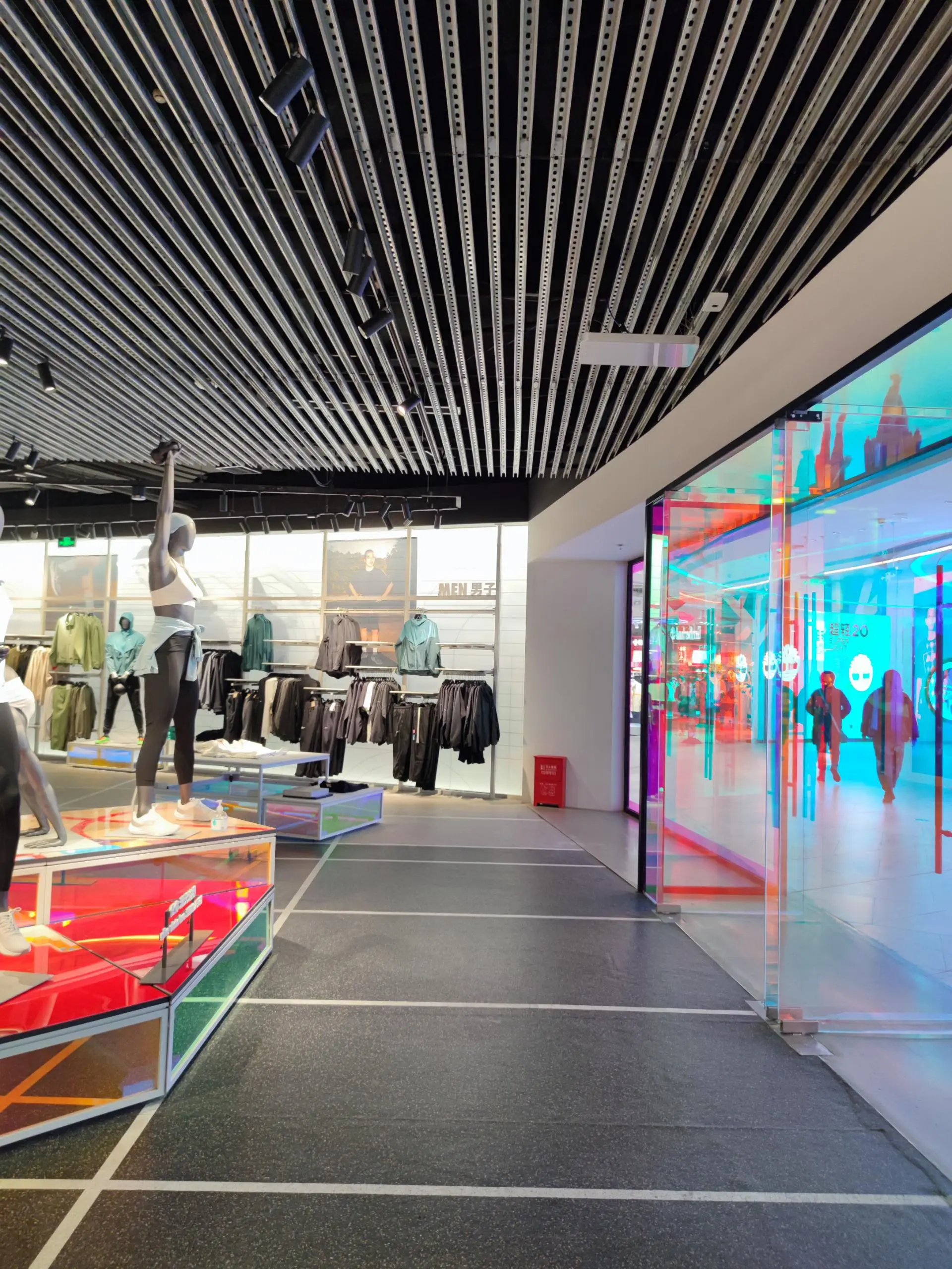 Top-mounted RFID Gate Reader for Retail Store Security