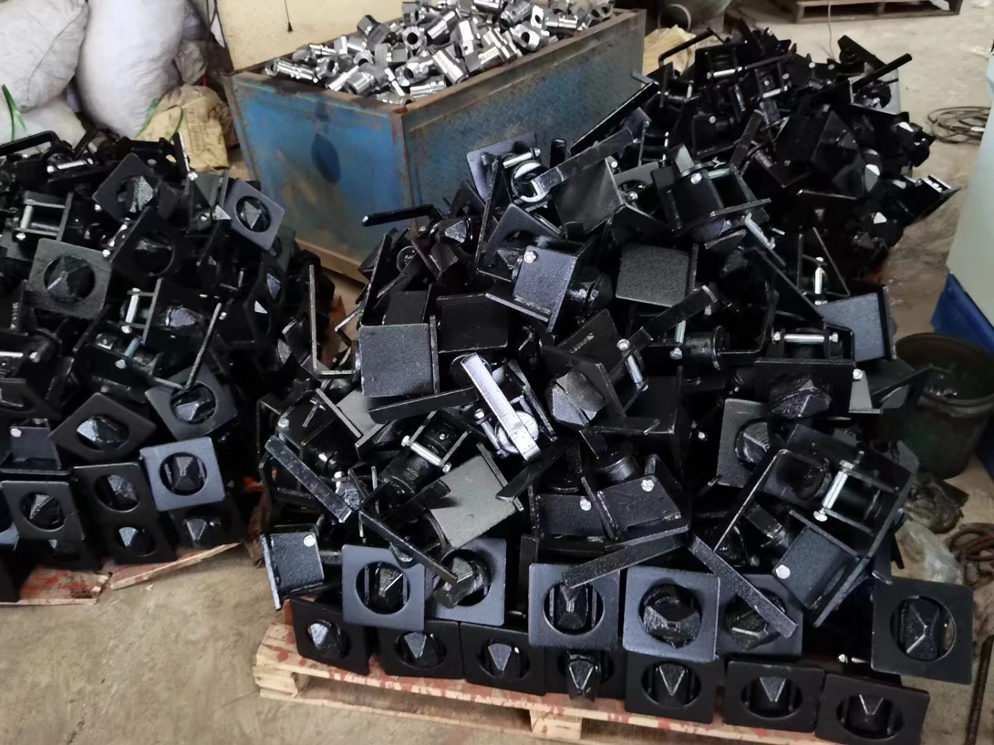 トレーラーiso標準コンテナ用ツイストロックツイストロックトレーラーコンテナ - Buy 持ち上がる容器のねじれロック,持ち上がるねじれロック ...