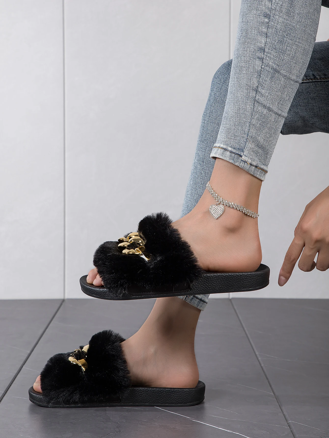 Large Size New Style Outer Wear Metal Chain Ladies Black Fur Sandals ...