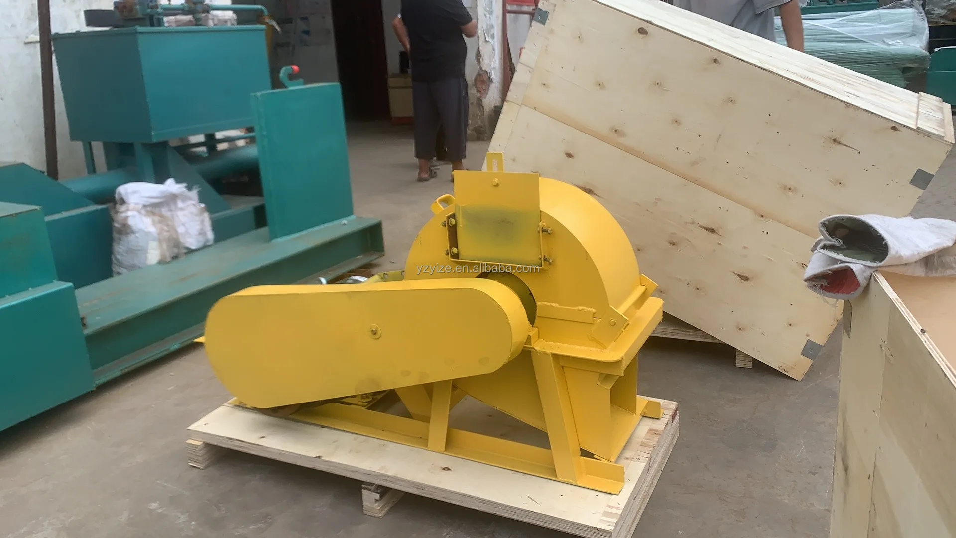 Diesel Wood Crusher Machine Hammer Mill Crusher Price Wood Chipper ...