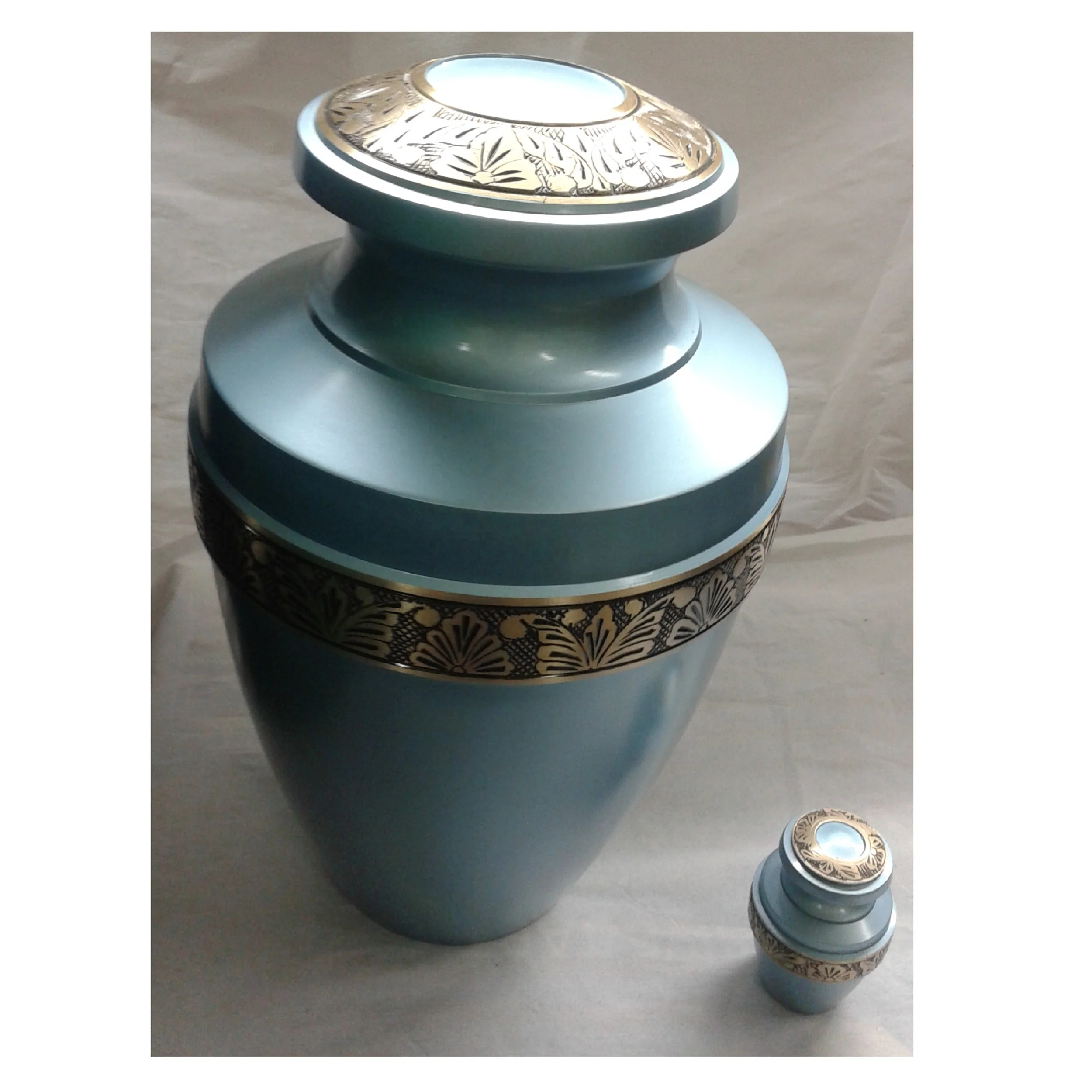Albion American Style Metallic Cremation Urn Keepsakes Hand Carved ...