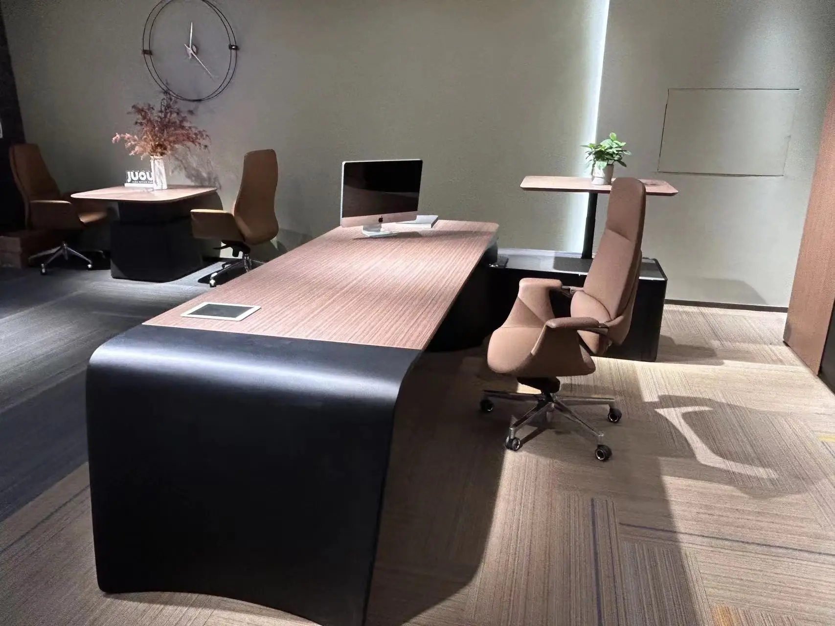 Office Modern Design - Executive CEO Office Desk Furniture