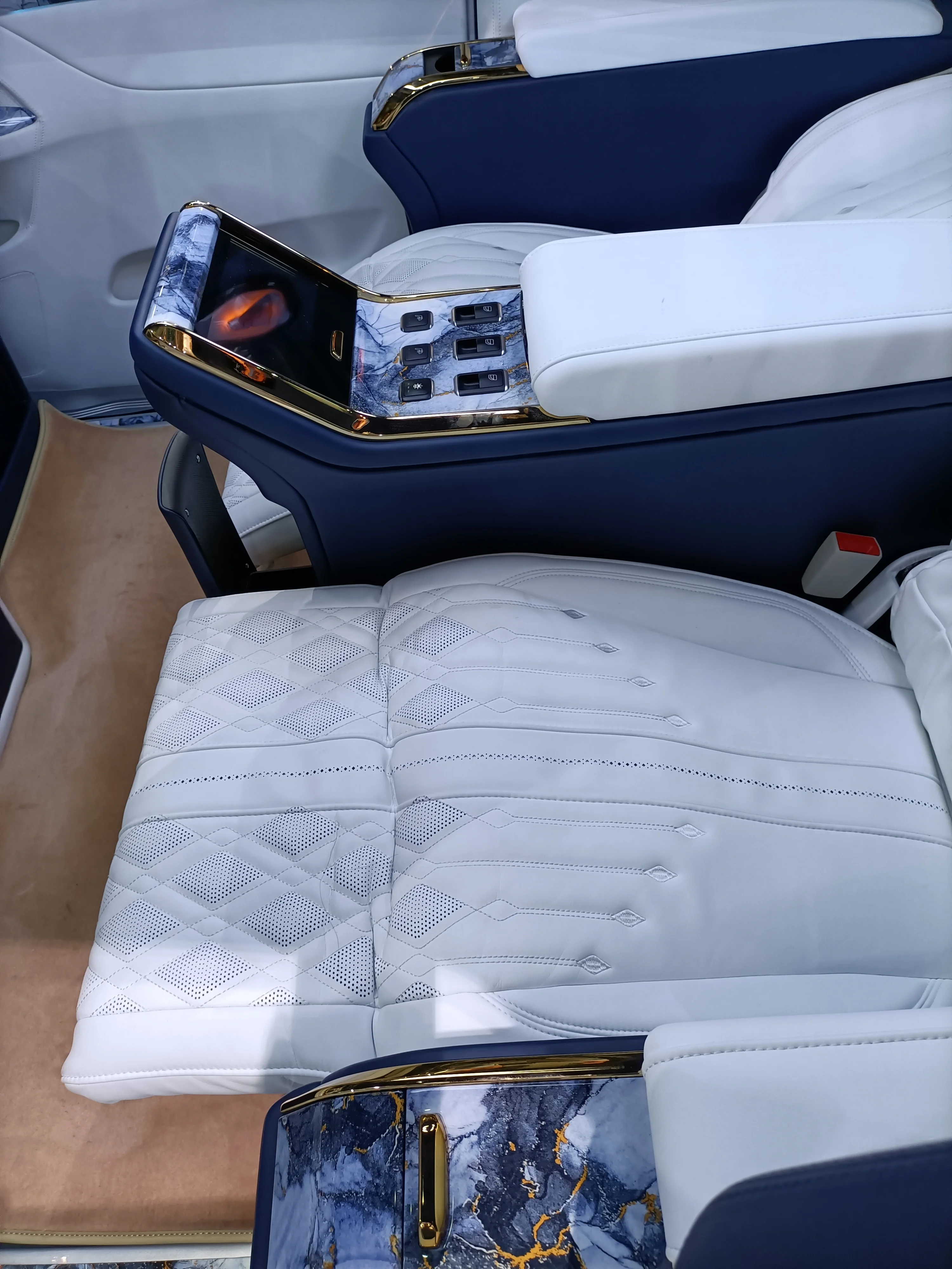 Upgrading Car Interior Luxury Half Partition High End Van Bar Tv Lift ...