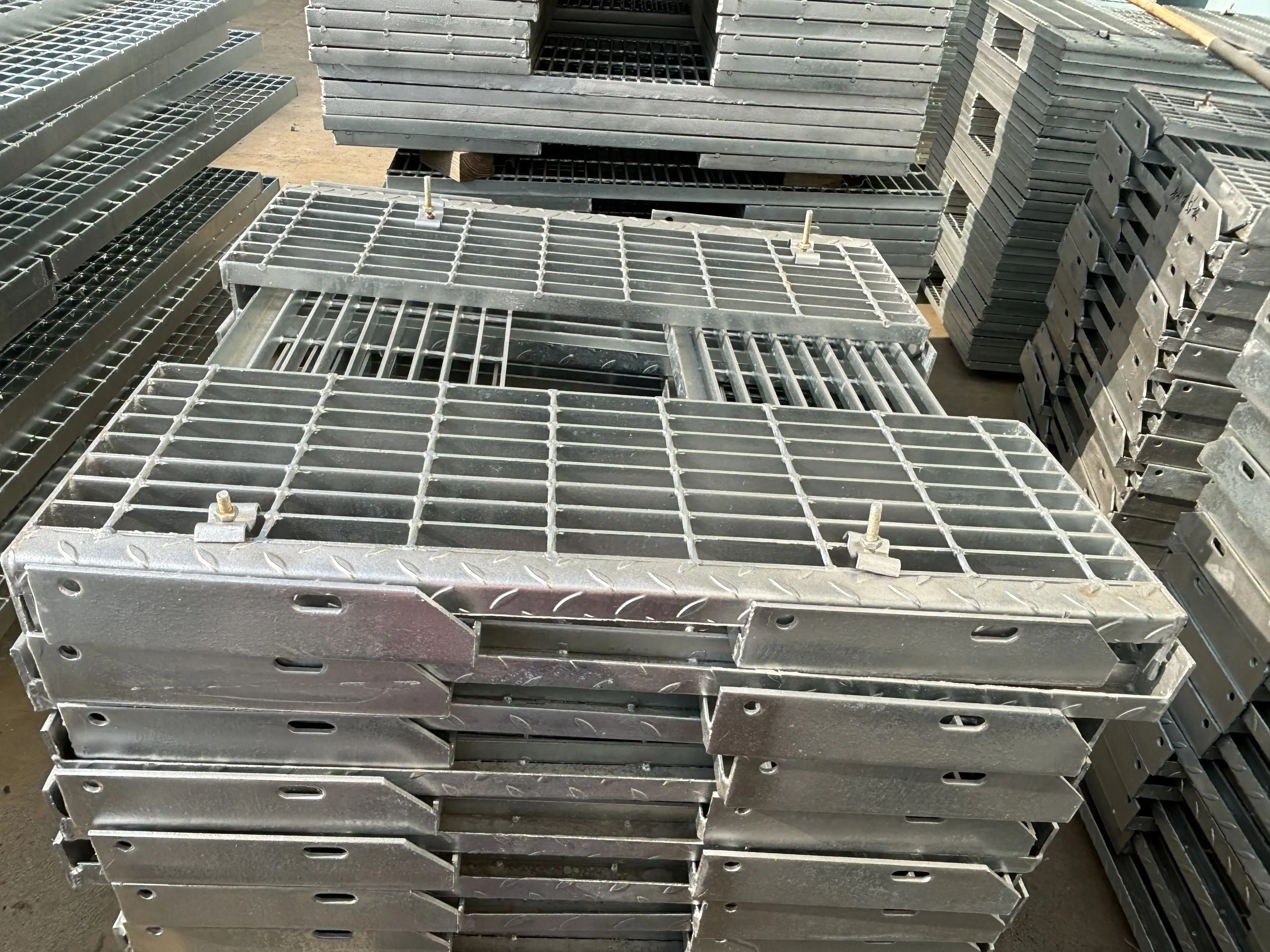 Galvanized Metal Staircase Steel Tread for Outdoor Gardens