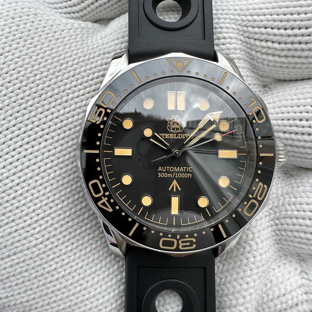 STEELDIVE SD1957 - Durable 42mm Dive Watch with NH35 Movement