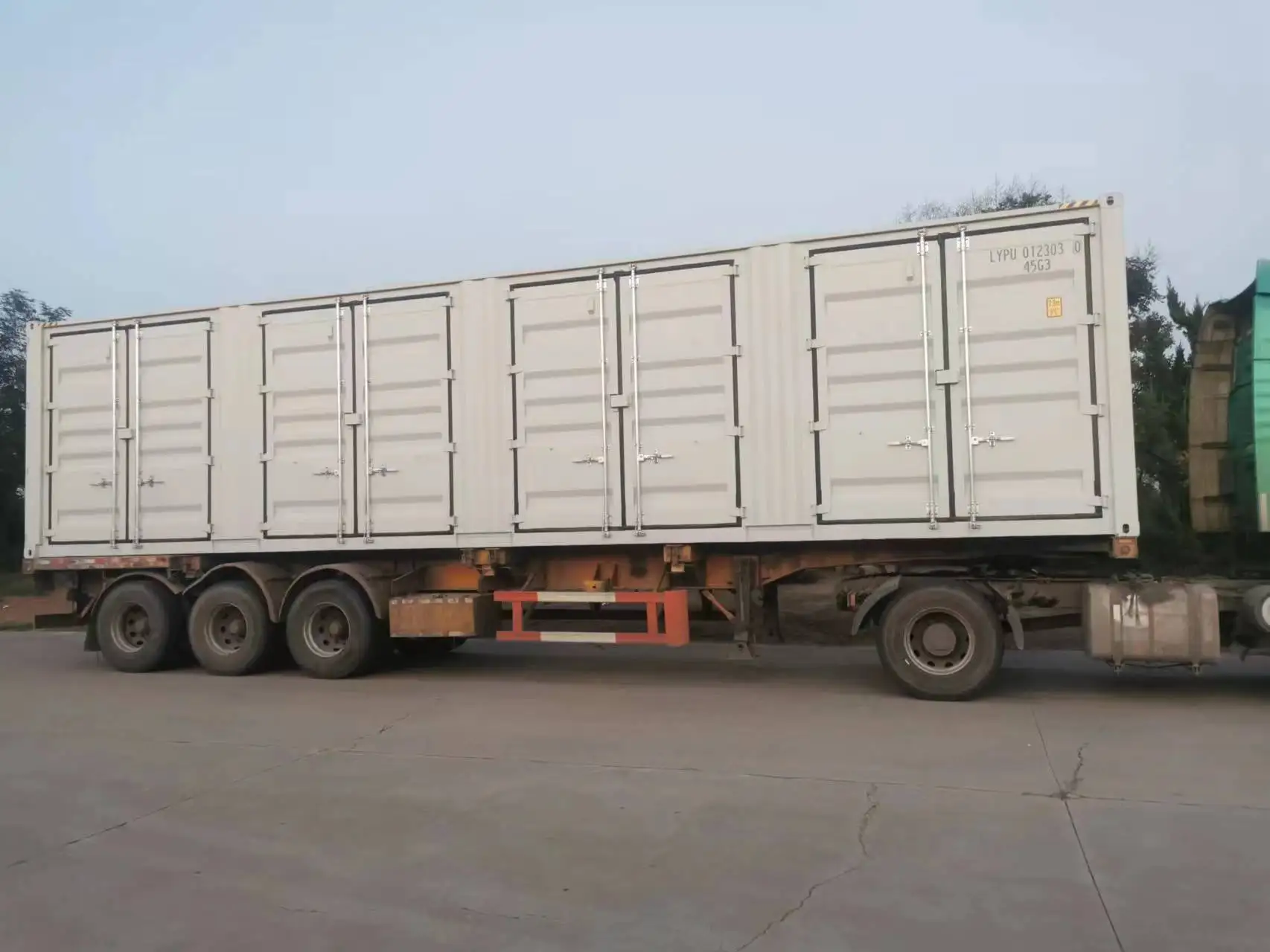 40ft Shipping Container with 4 Side Doors - Durable & Versatile