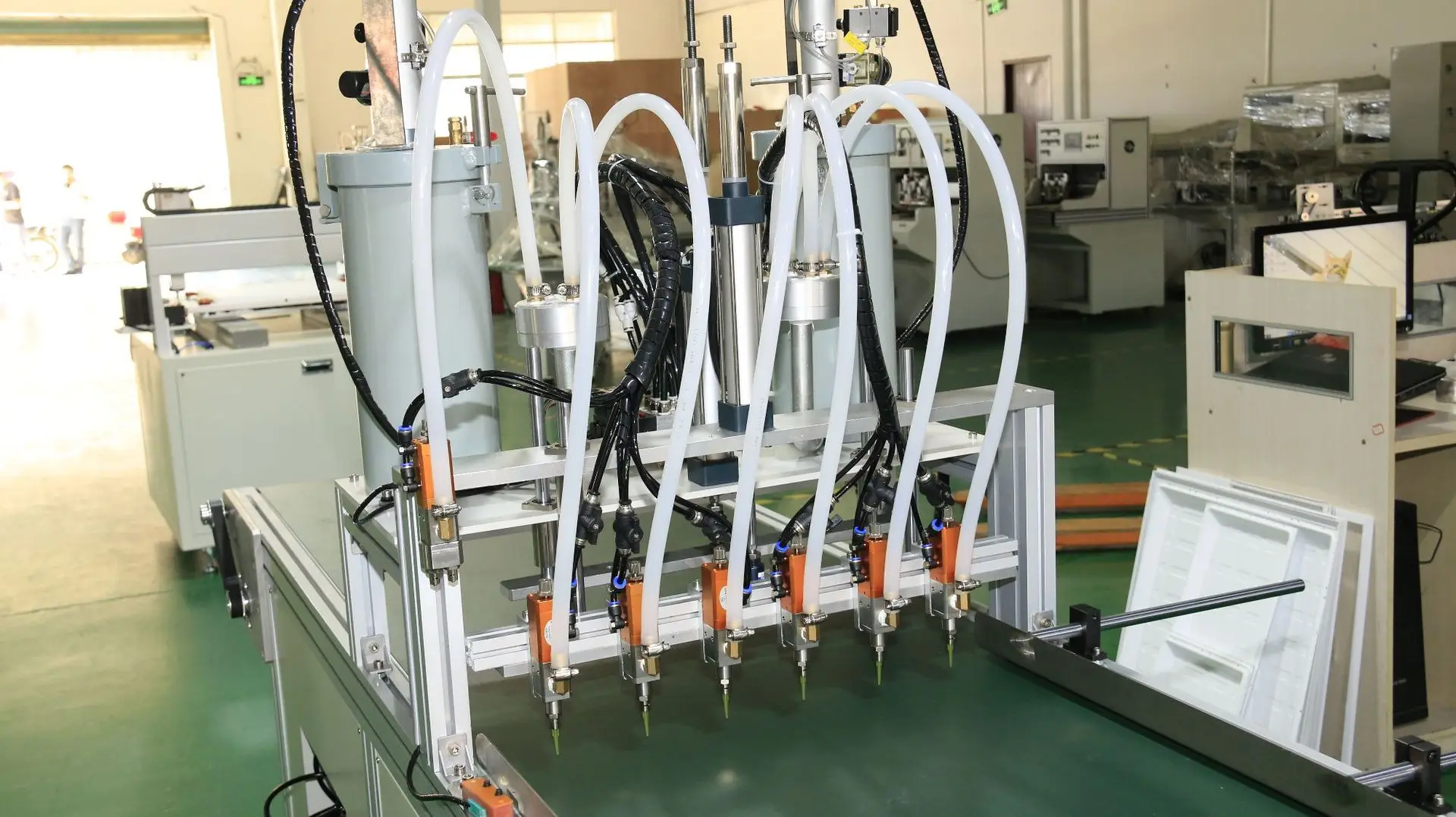 Horizontal Line 6-Head Automatic Glue Dispensing Machine