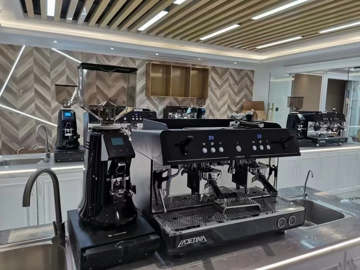 Professional Coffee Shop Equipment - Make Hot Chocolate & Cappuccino