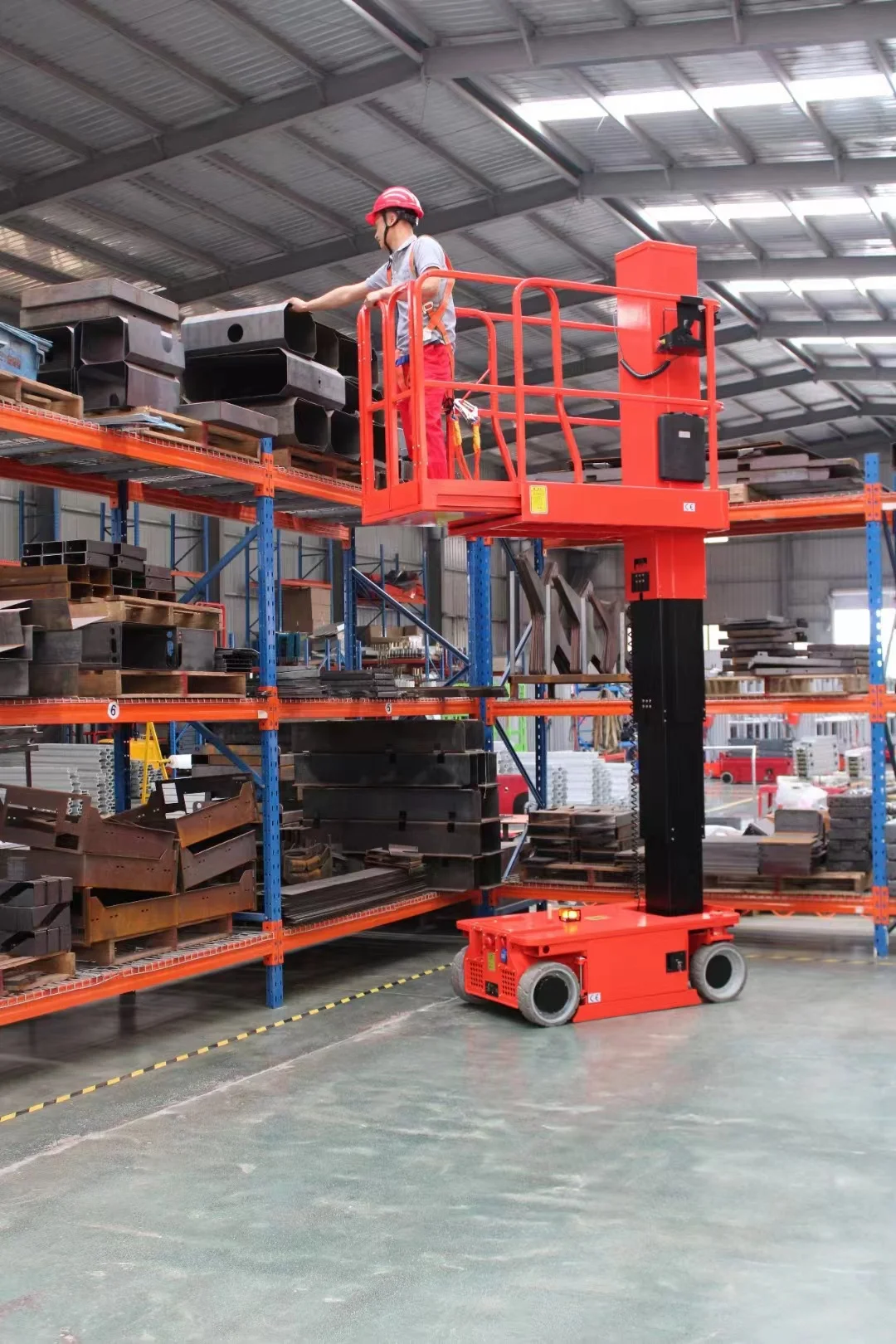 Electric Powered Hydraulic Single Mast Telescopic Platform Lift For ...