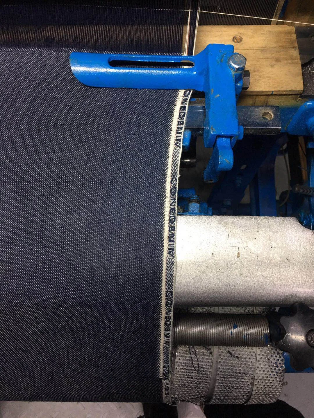 Shuttle Loom for Red Selvage Denim - Automatic Change Shuttle Denim Loom